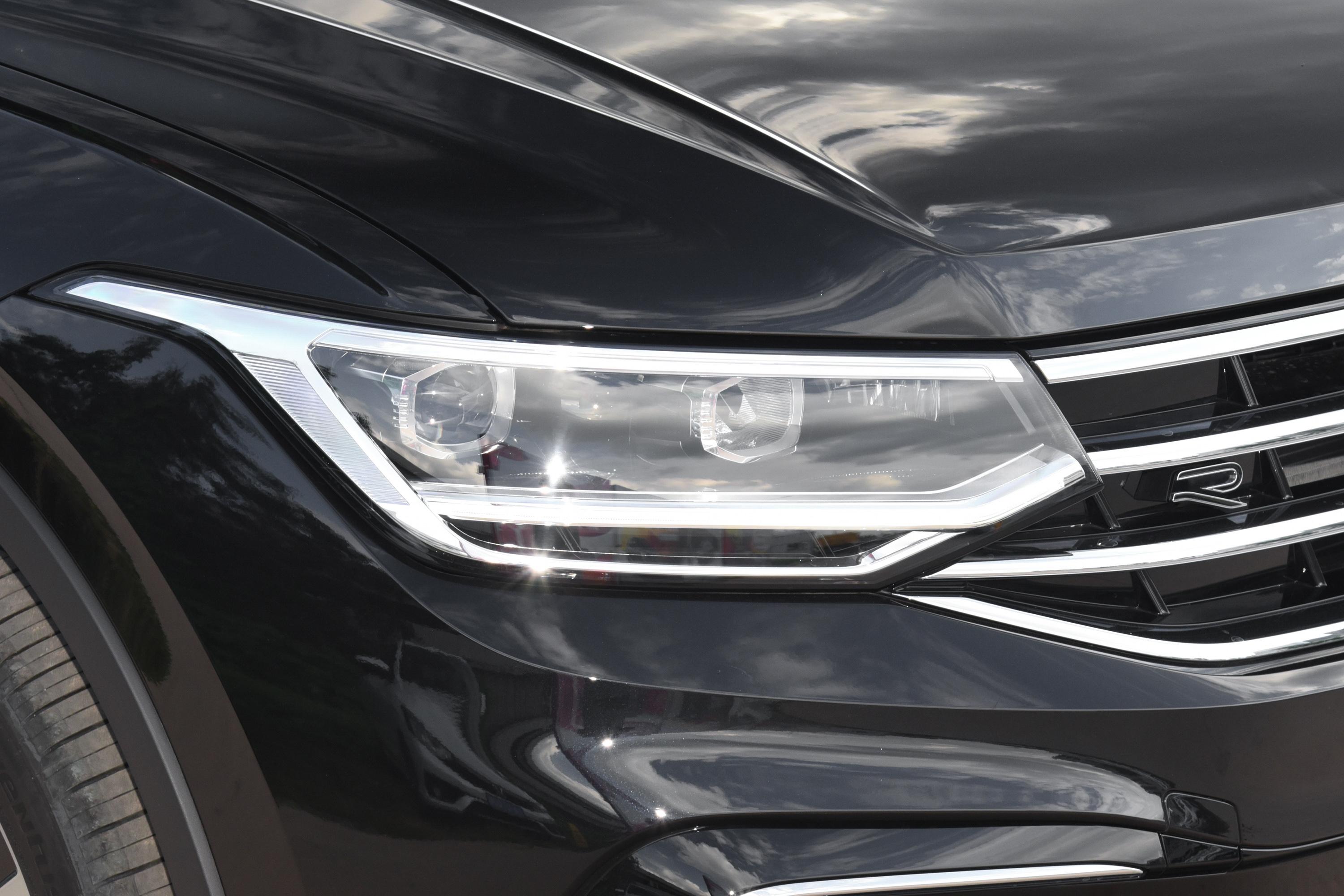 【途观L330TSI 两驱R-Line越享版 5座大灯侧45度俯拍图片-汽车图片大全】-易车