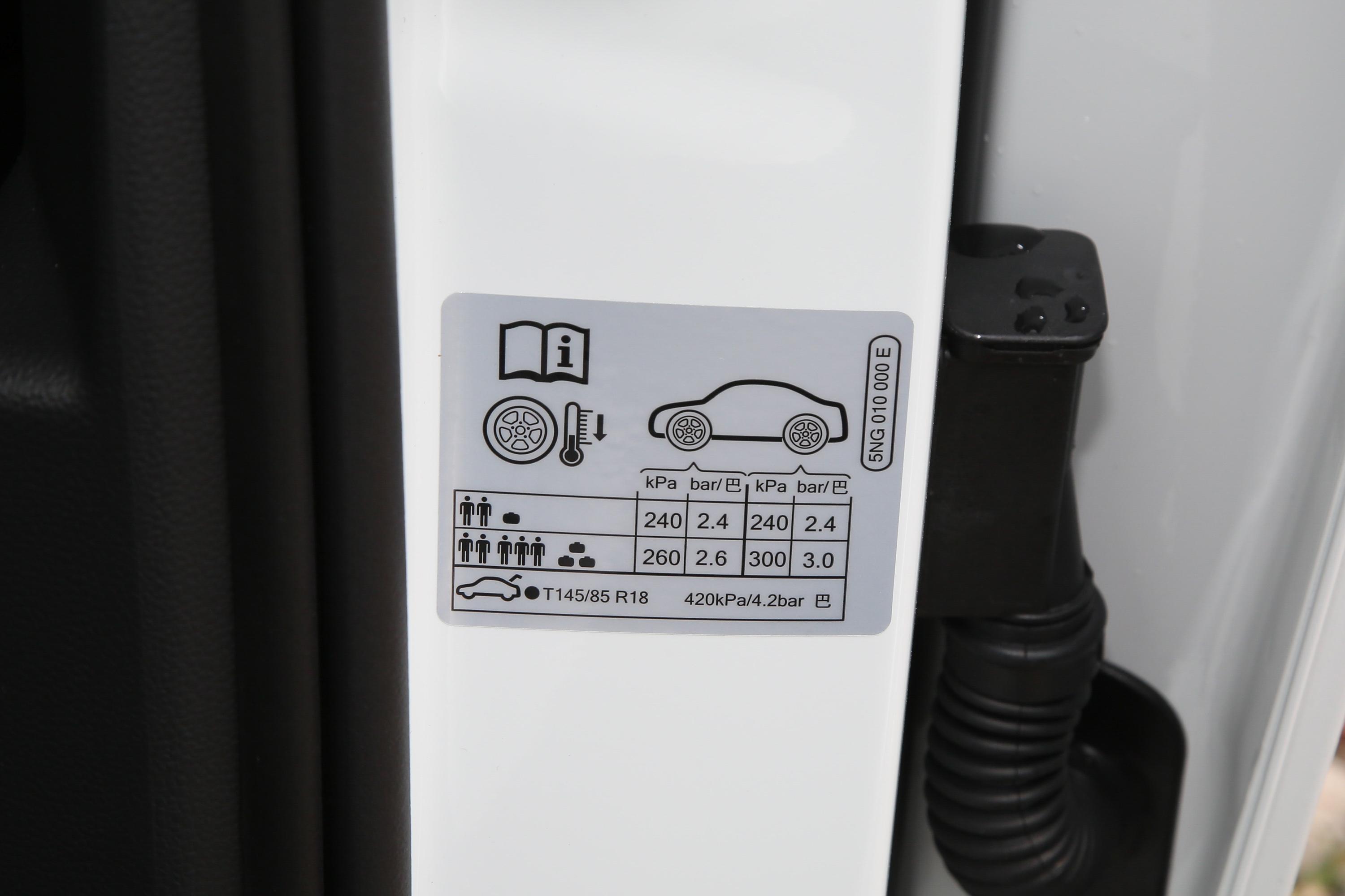 【途观L330TSI 两驱智享版 5座胎压信息铭牌图片-汽车图片大全】-易车