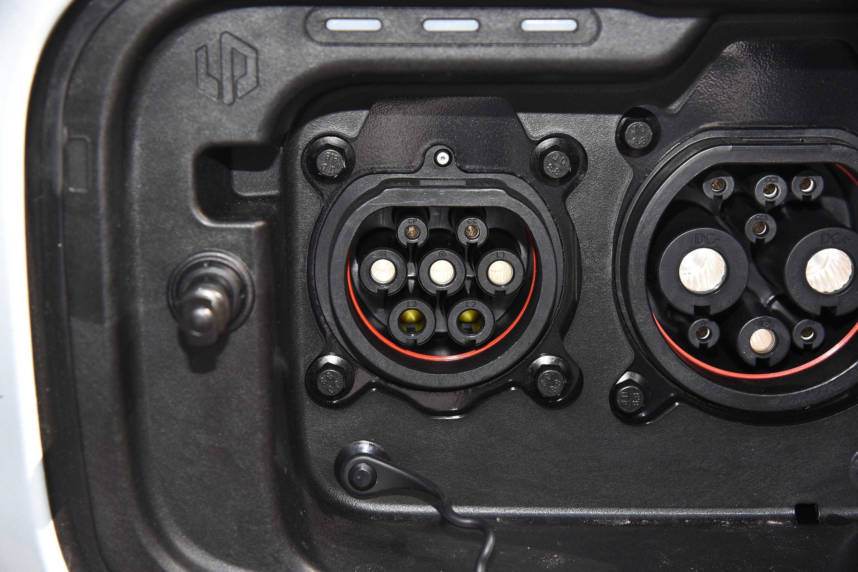 【零跑C11 增程版300km 300智享版慢充充电口图片-汽车图片大全】-易车