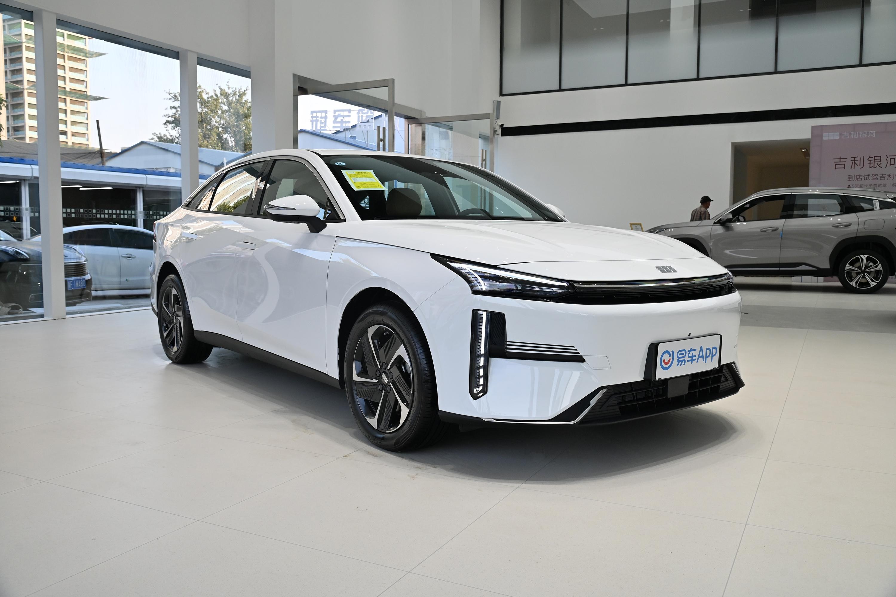 【银河L61.5T 125km PLUS侧前45度车头向右水平图片-汽车图片大全】-易车