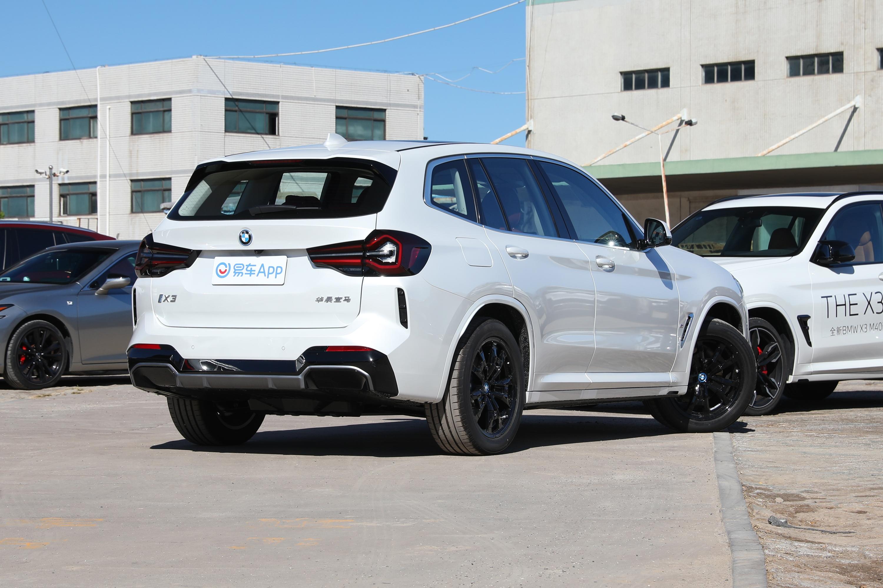 【宝马iX3改款 550km 领先型侧后45度车头向右水平图片-汽车图片大全】-易车