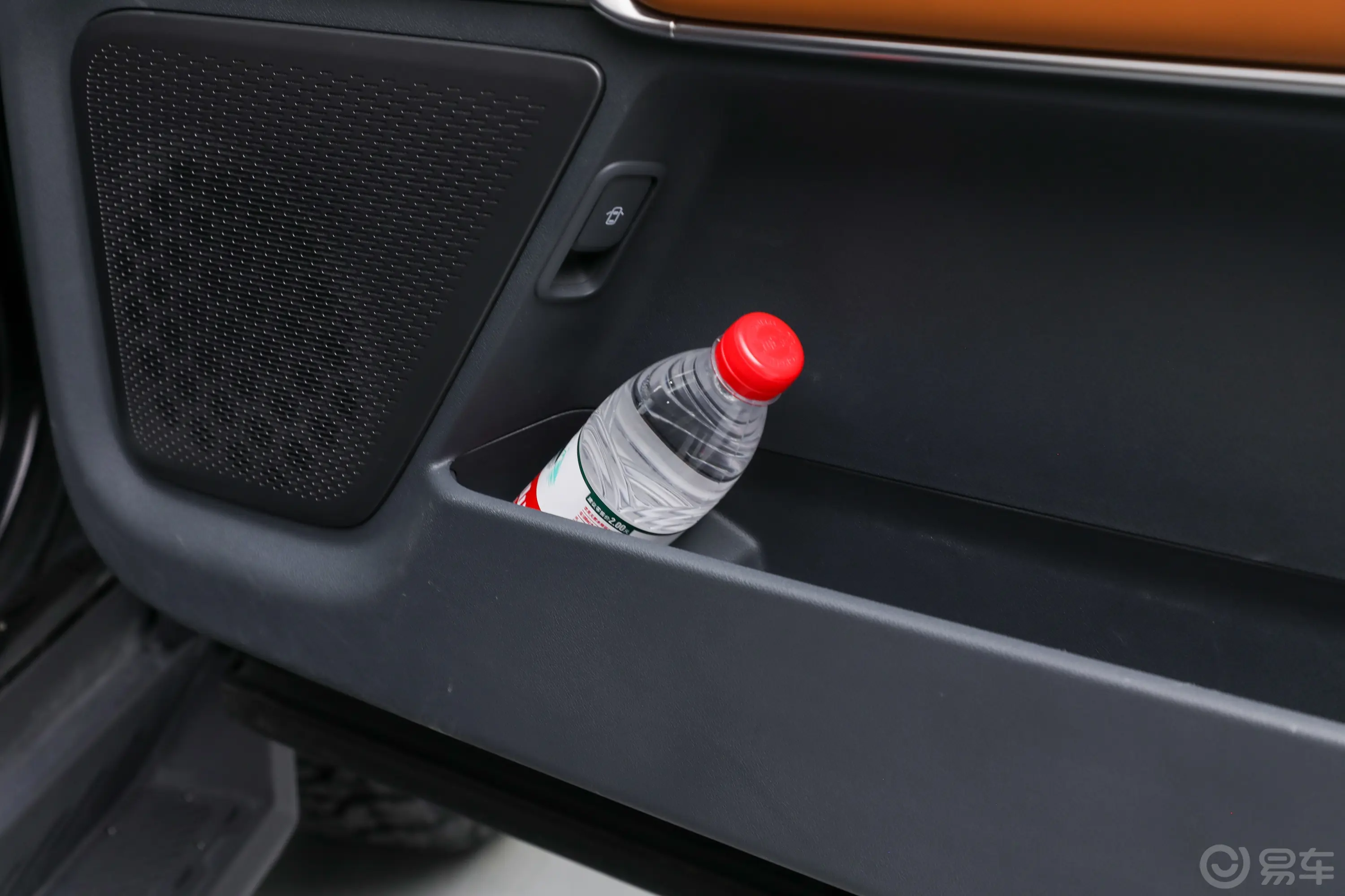 【猛士917增程式 156km 创始版副驾驶位图片-汽车图片大全】-易车