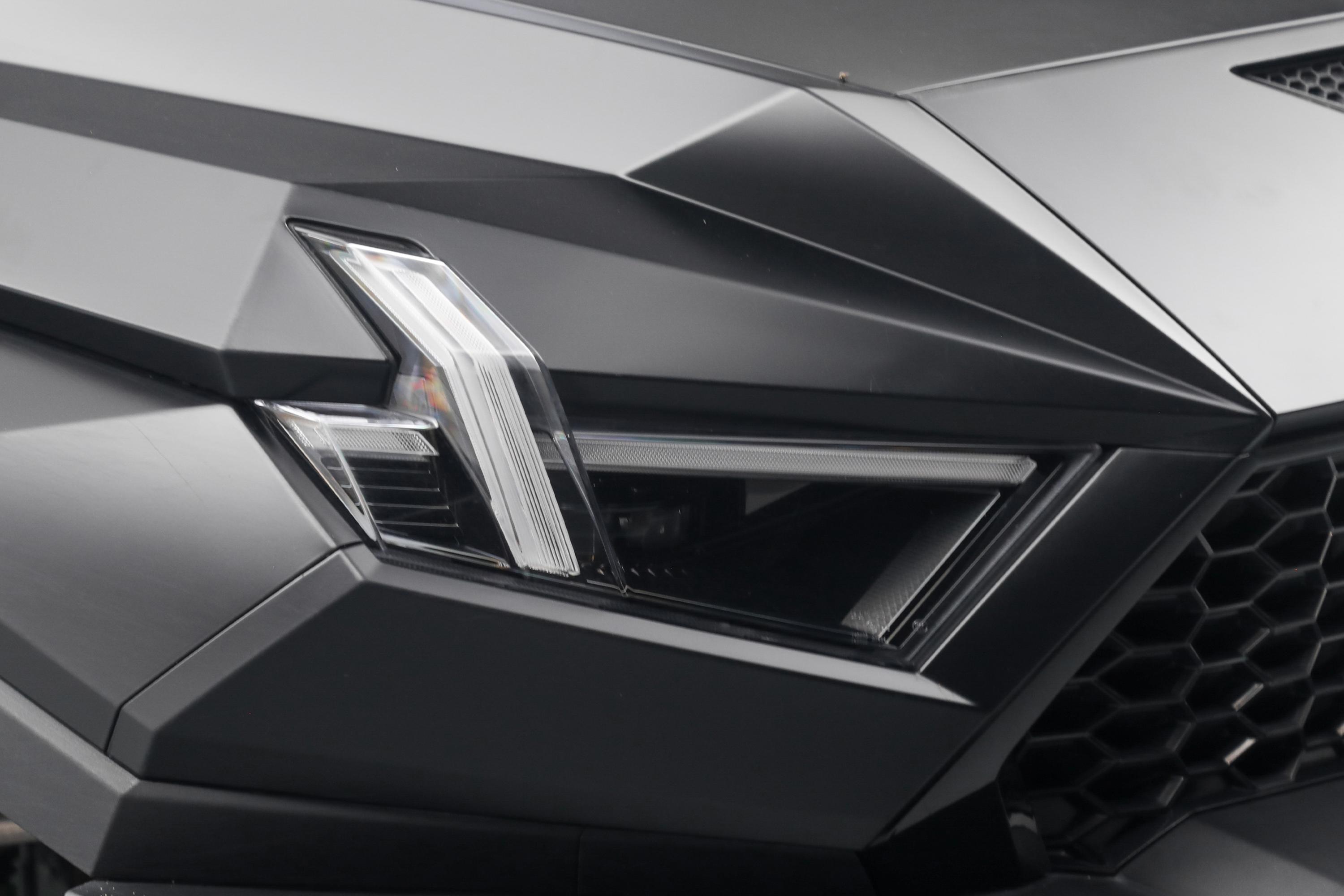 【猛士917增程式 156km 创始版大灯侧45度俯拍图片-汽车图片大全】-易车