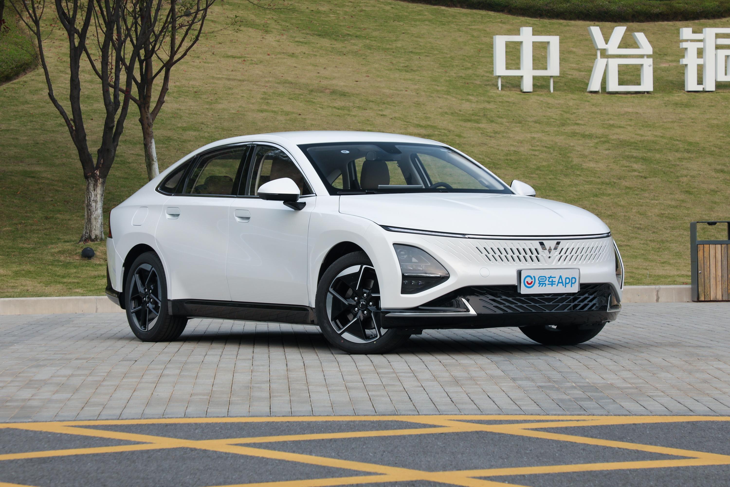 【五菱星光1.5L 150km 进阶版侧前45度车头向右水平图片-汽车图片大全】-易车