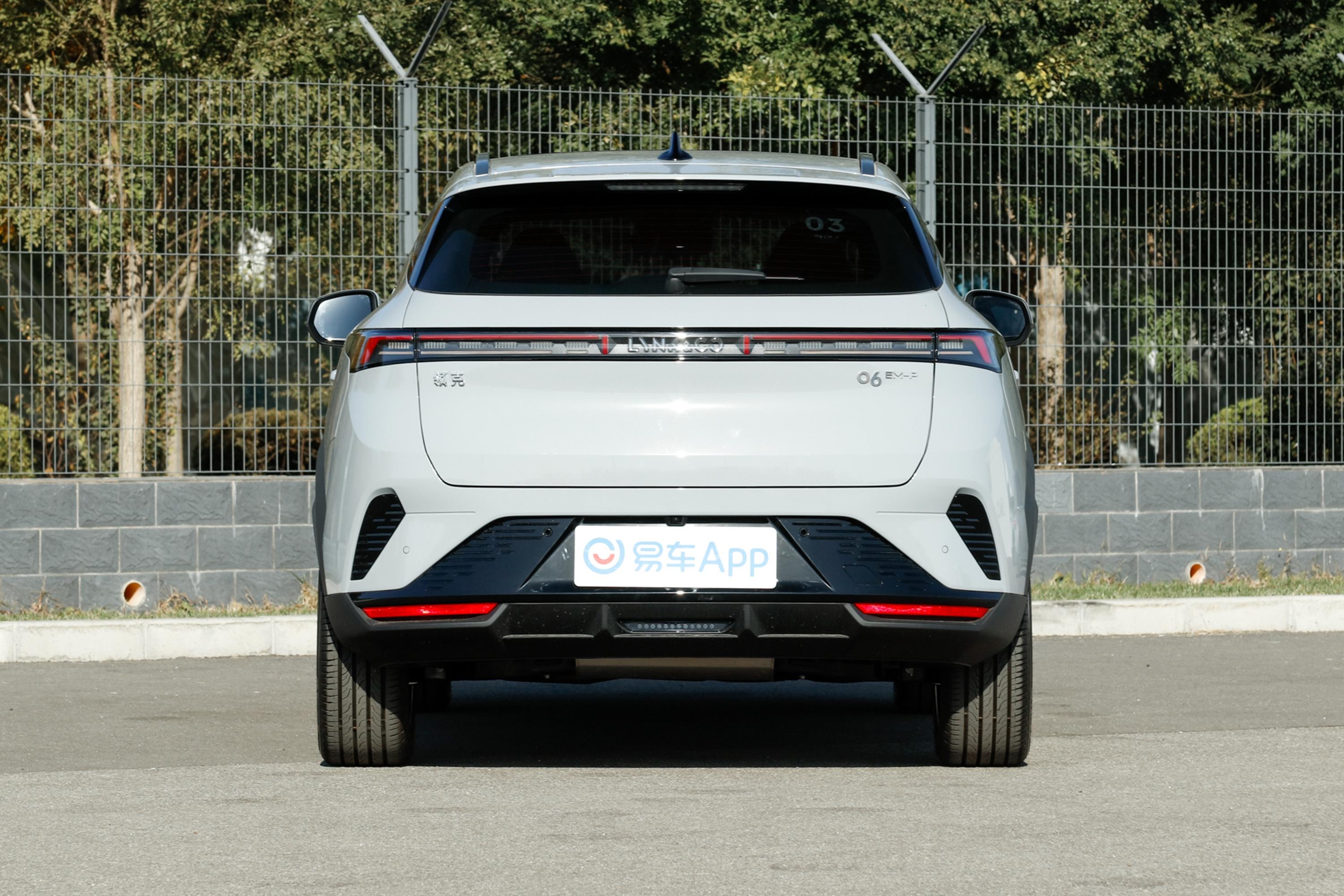 【领克06 EM-PEM-P 1.5L 126km 长续航Pro正后水平图片-汽车图片大全】-易车