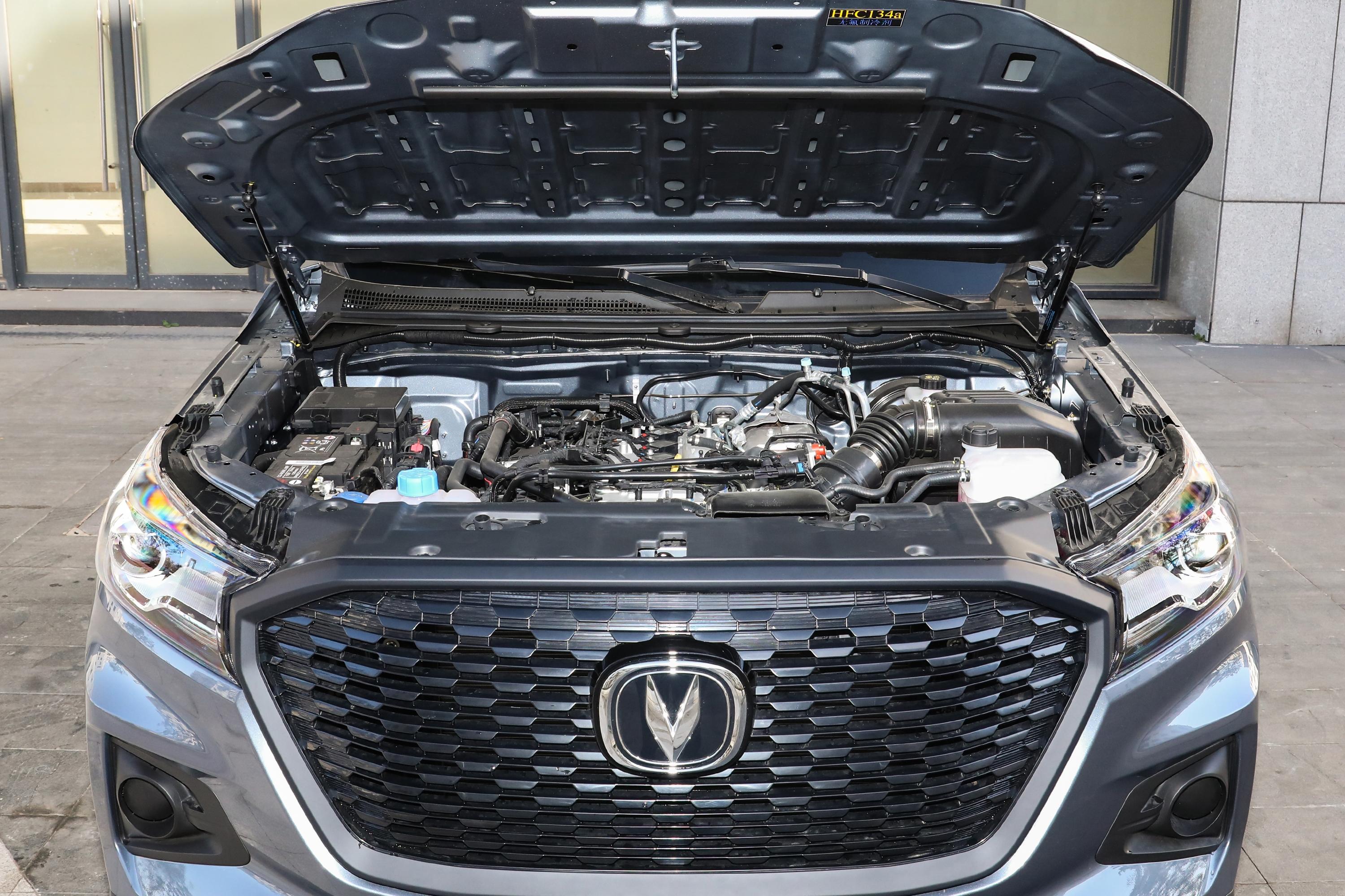 【长安F70蓝鲸2.0T 手动两驱长箱创富型 汽油前舱整体图片-汽车图片大全】-易车