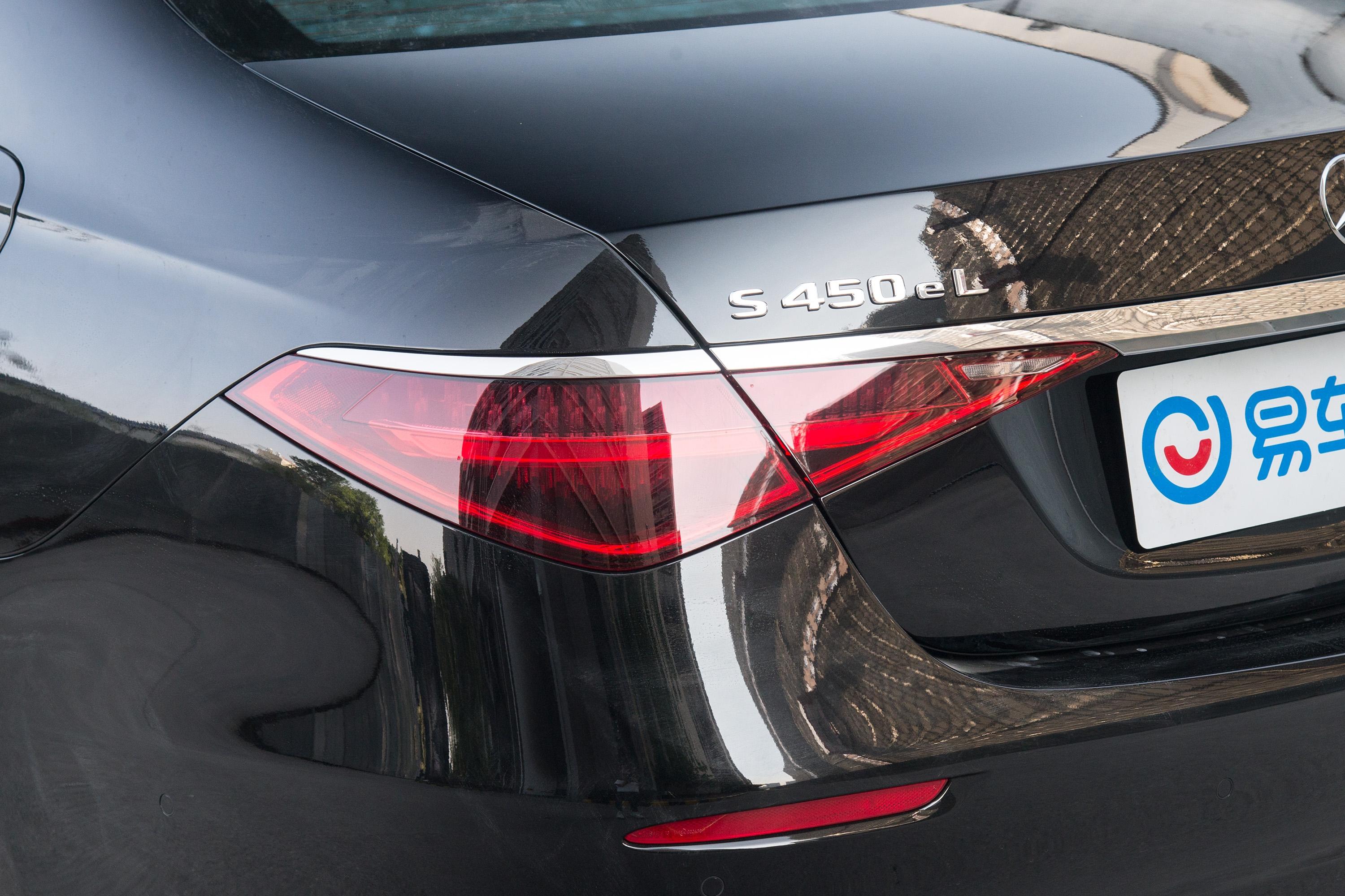 【奔驰S级 插电混动S 450 e L尾灯侧45度俯拍图片-汽车图片大全】-易车