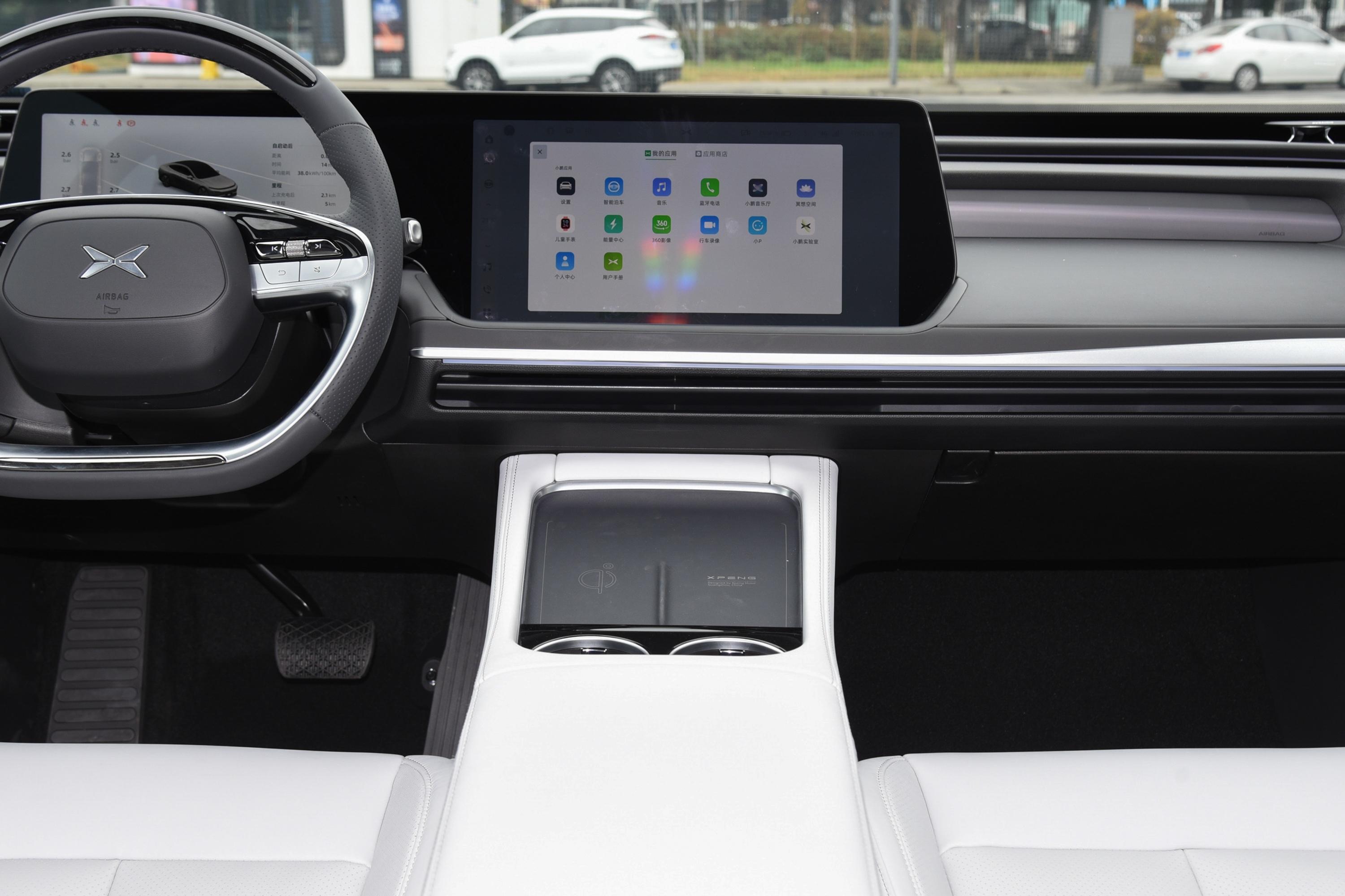 【小鹏P7P7i 550 后驱Pro中控台整体图片-汽车图片大全】-易车
