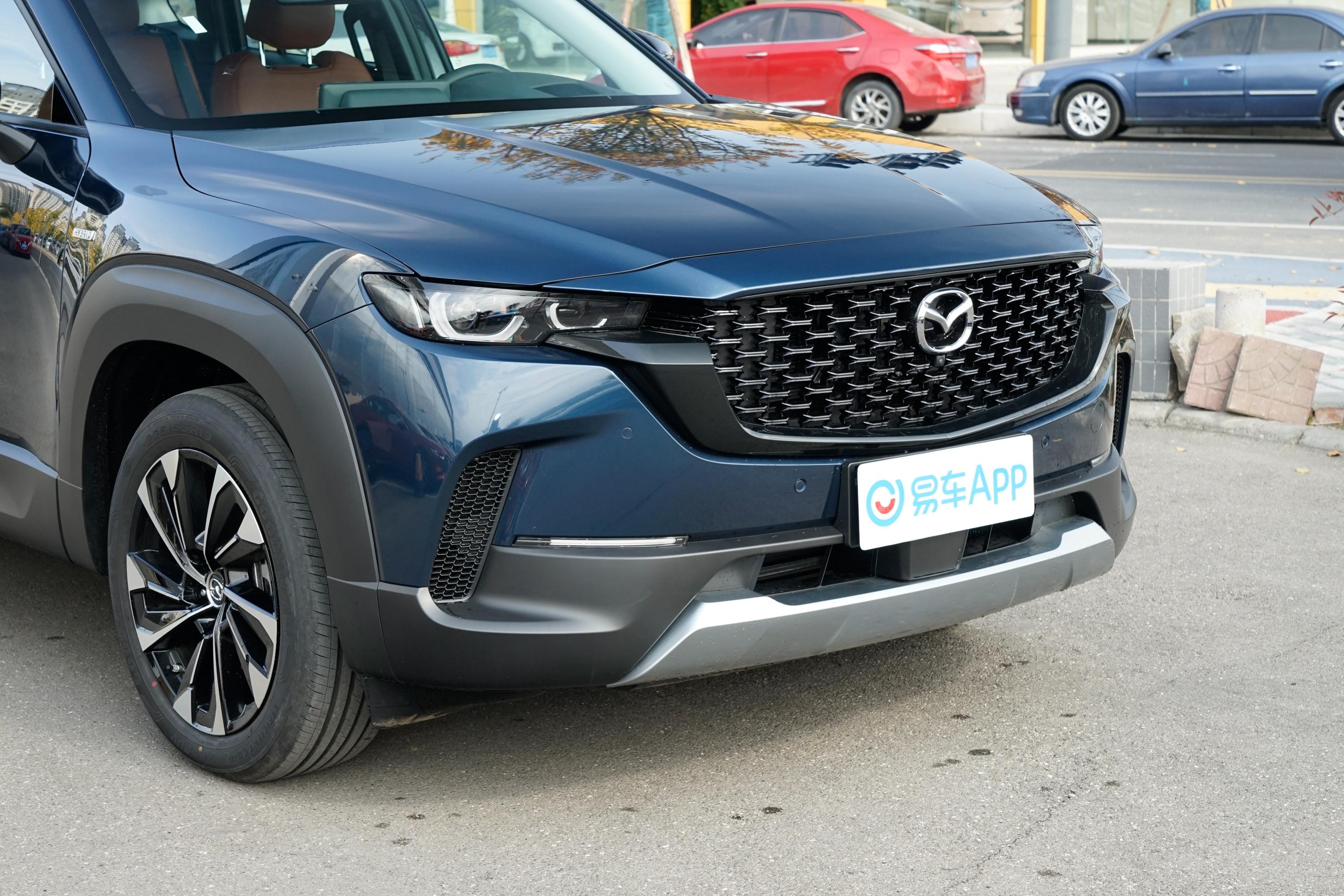 【马自达CX-50 行也HEV 2.5L 四驱尊行版前格栅侧俯拍图片-汽车图片大全】-易车