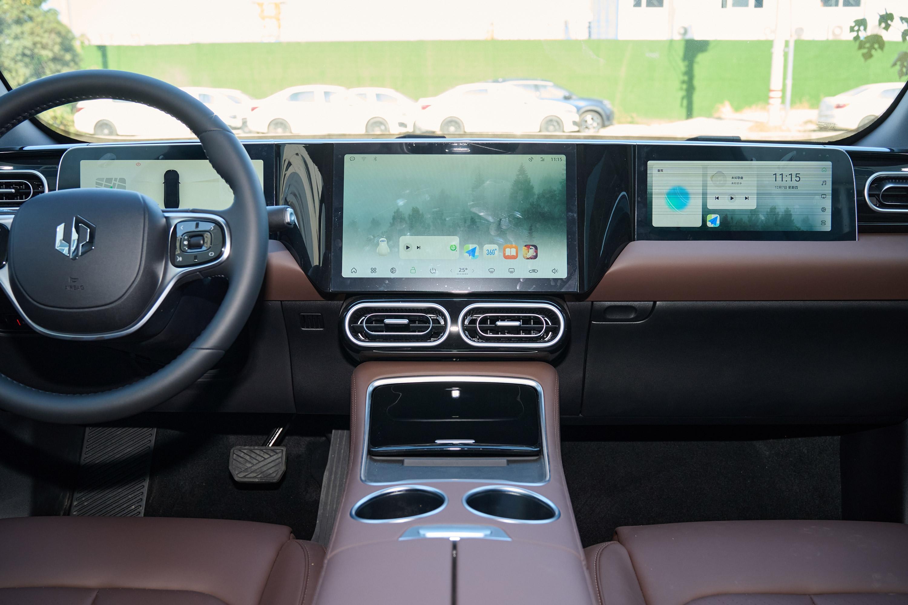【零跑C01525km 525后驱智行版中控台整体图片-汽车图片大全】-易车