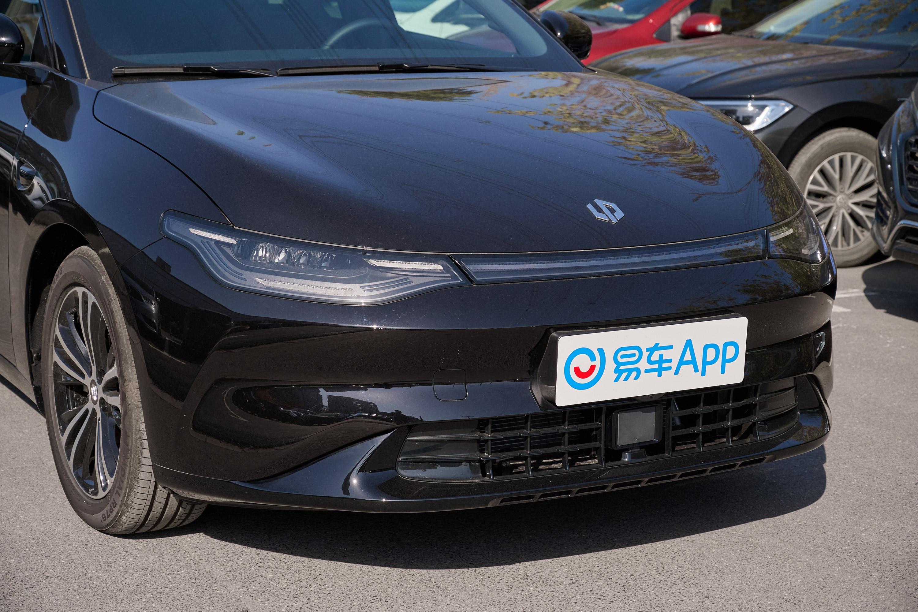 【零跑C01525km 525后驱智行版前格栅侧俯拍图片-汽车图片大全】-易车