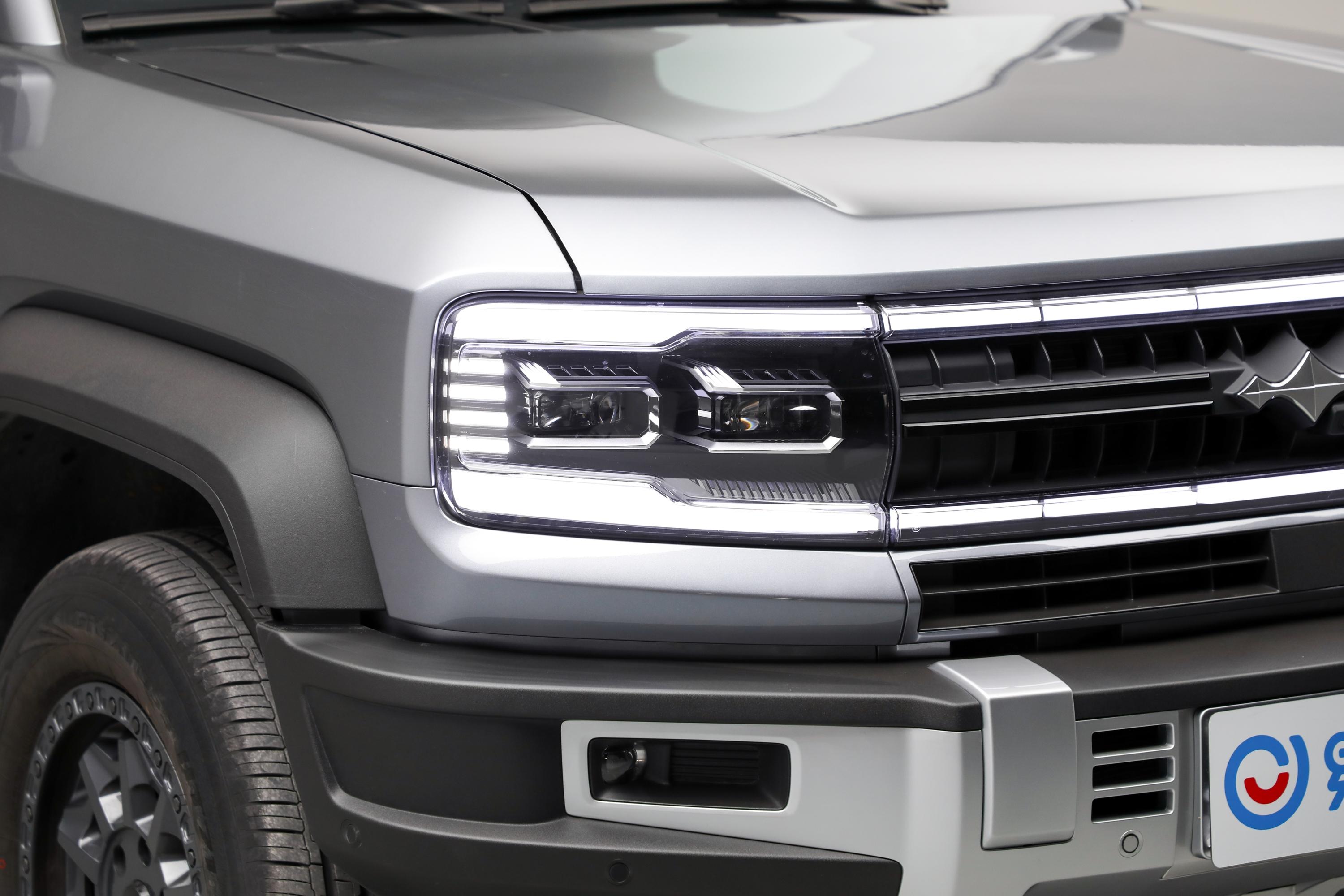 【豹51.5T 125km 领航版大灯侧45度俯拍图片-汽车图片大全】-易车