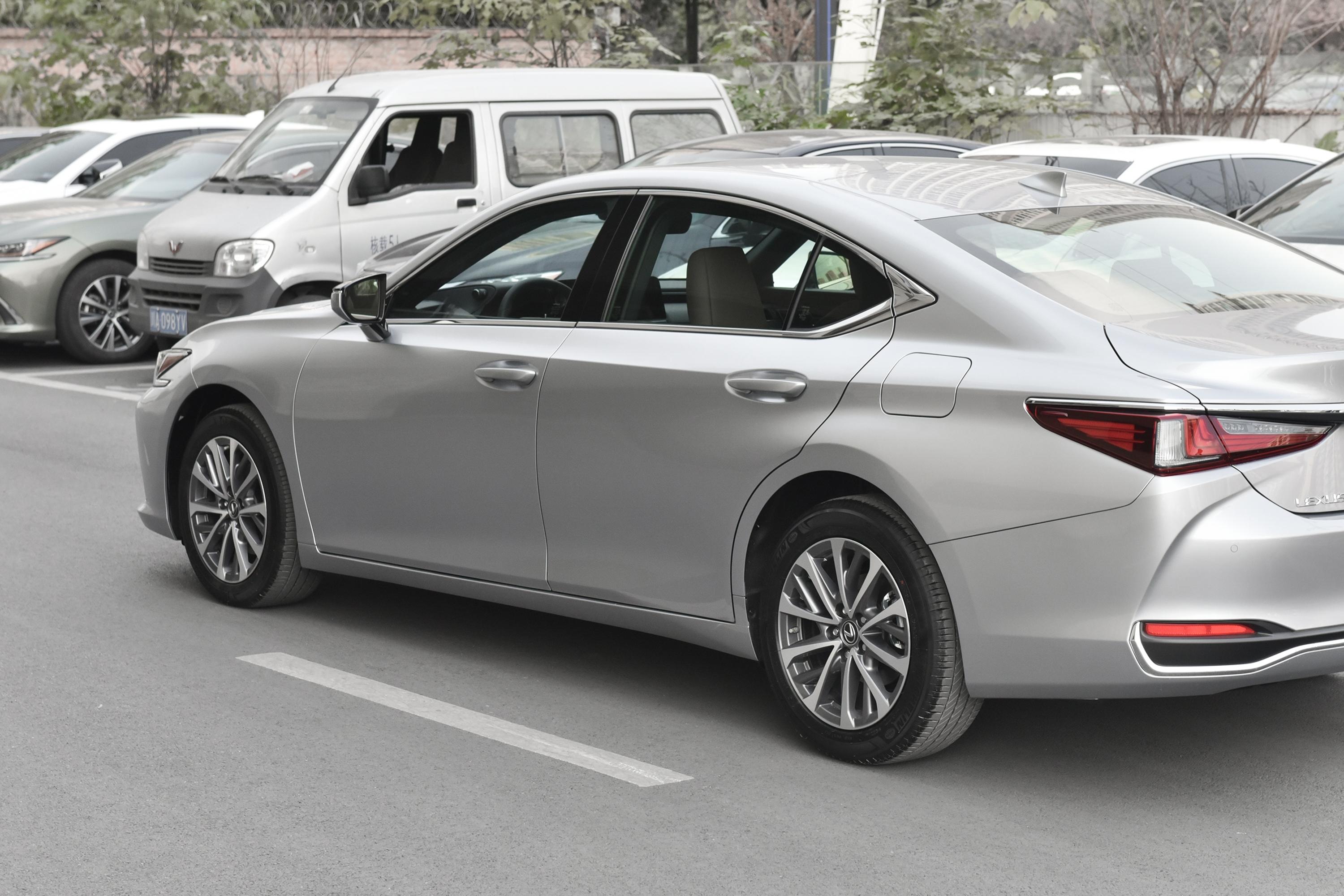 【雷克萨斯ES200 卓越版外观细节图片-汽车图片大全】-易车