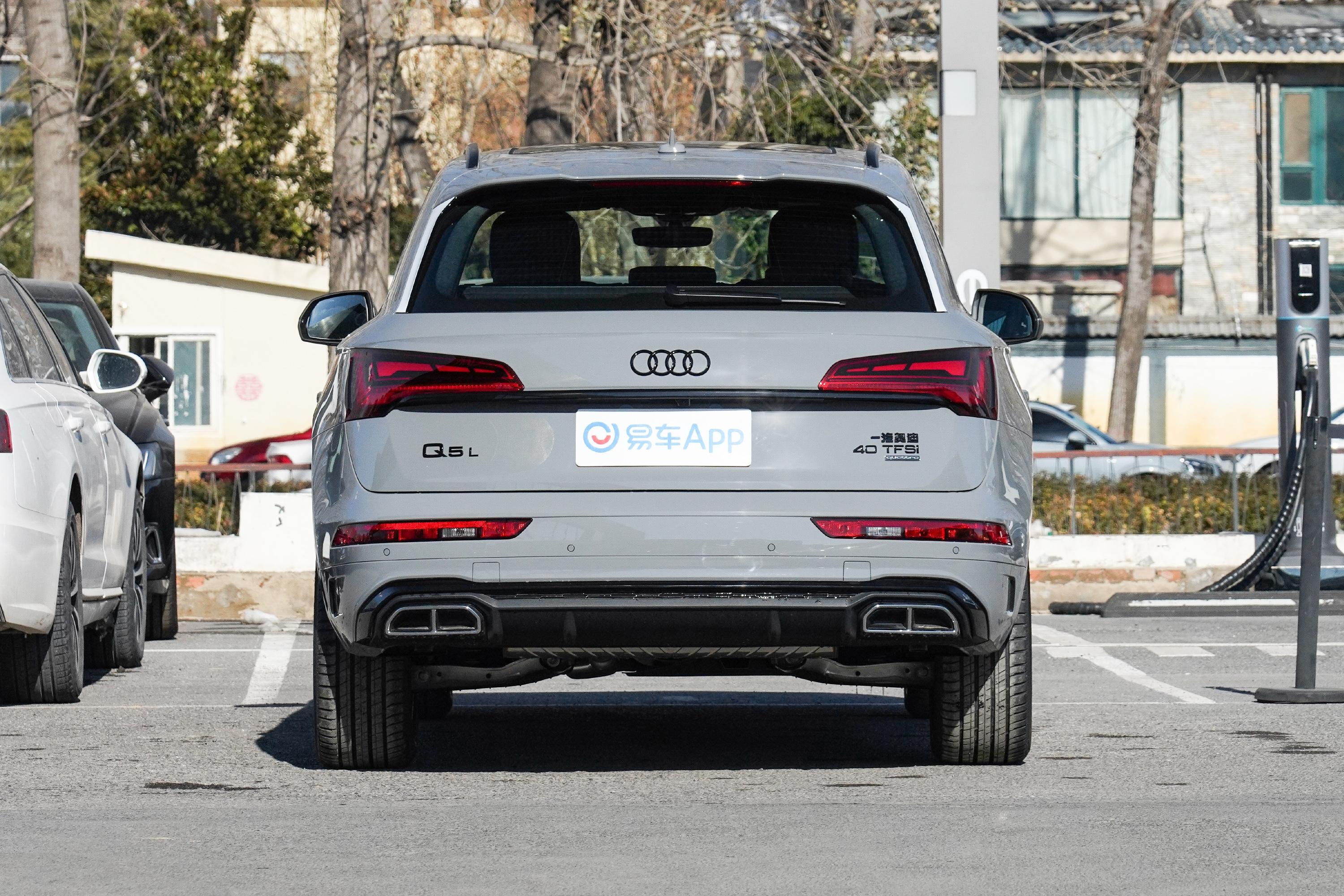 【奥迪Q5L40 TFSI 豪华动感型正后水平图片-汽车图片大全】-易车