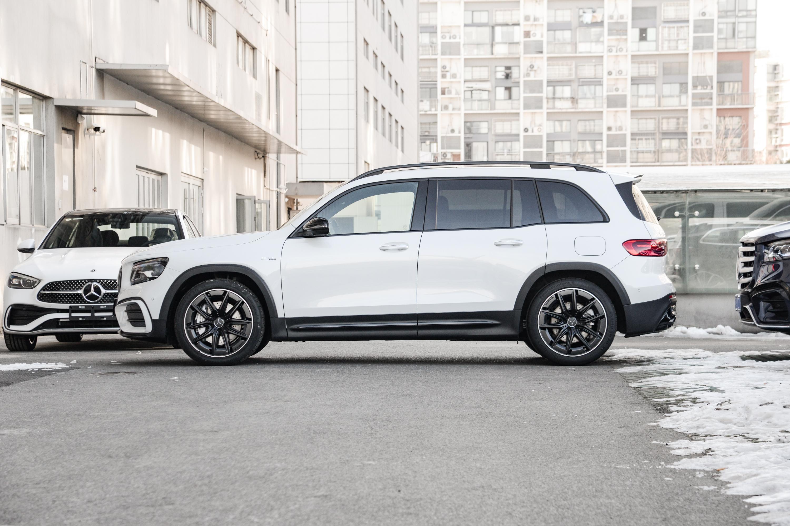 【奔驰GLB AMGAMG GLB 35 4MATIC正侧车头向左水平图片-汽车图片大全】-易车