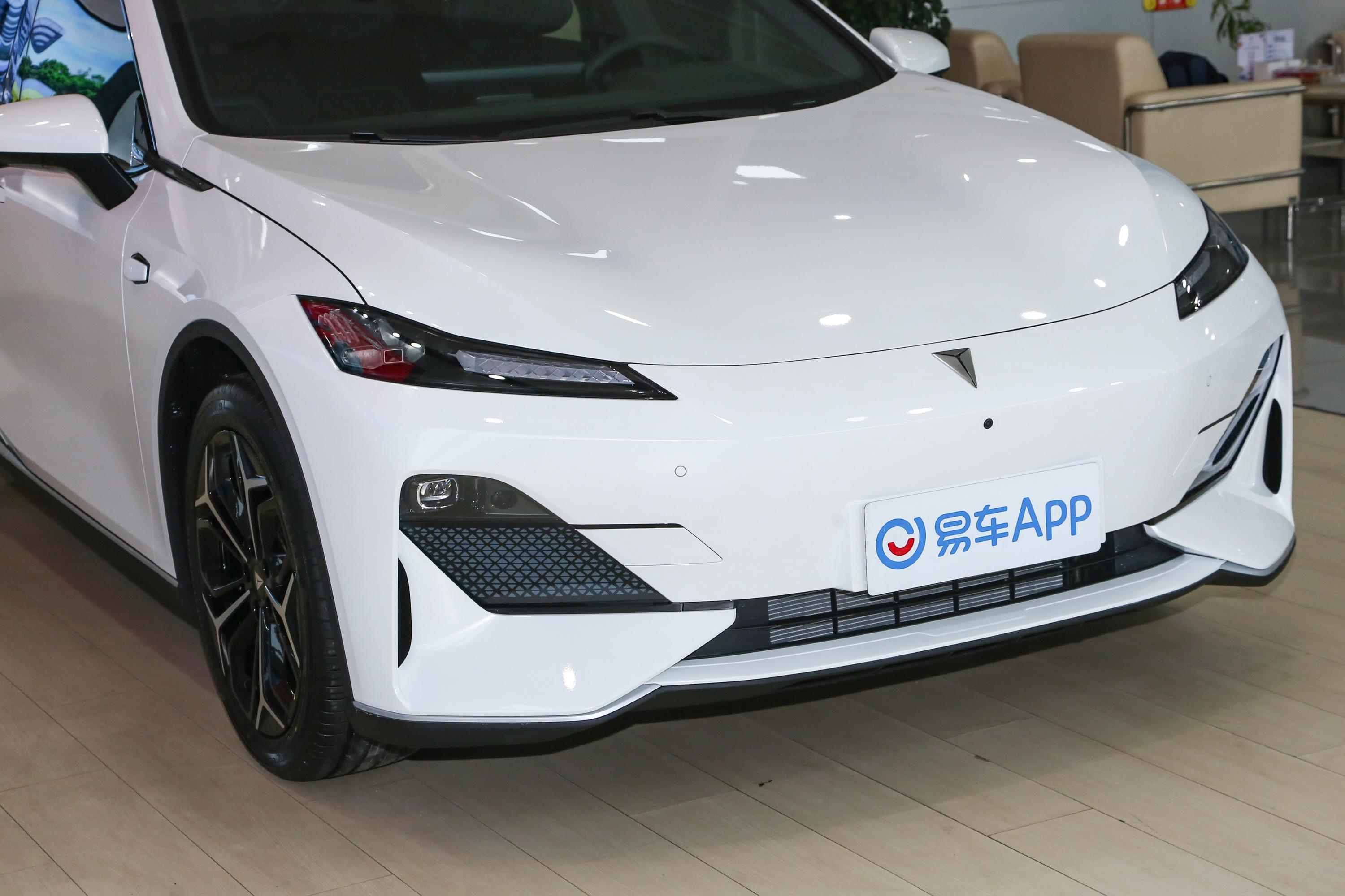 【深蓝SL03增程版 135km Plus前格栅侧俯拍图片-汽车图片大全】-易车