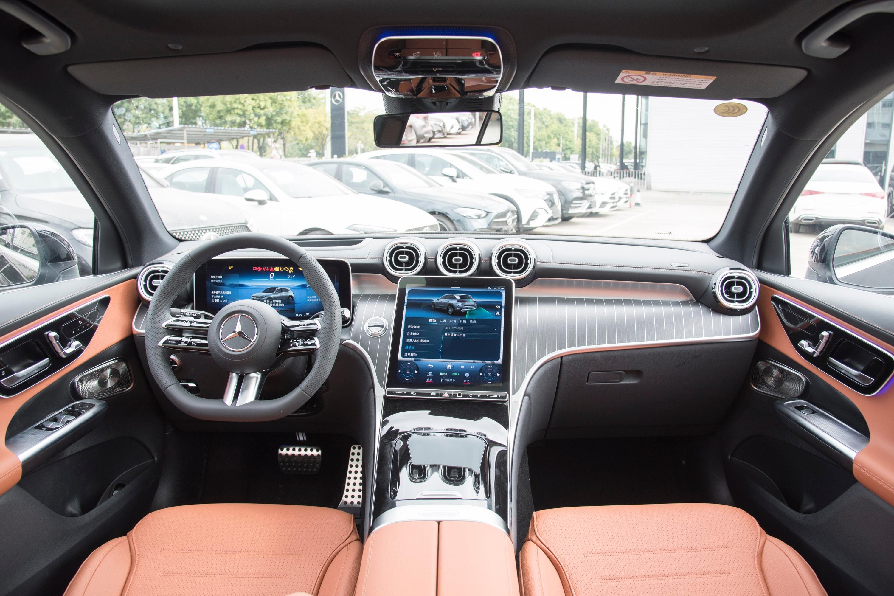 【奔驰GLC改款 GLC 300 L 4MATIC 豪华型 5座内饰全景正拍图片-汽车图片大全】-易车