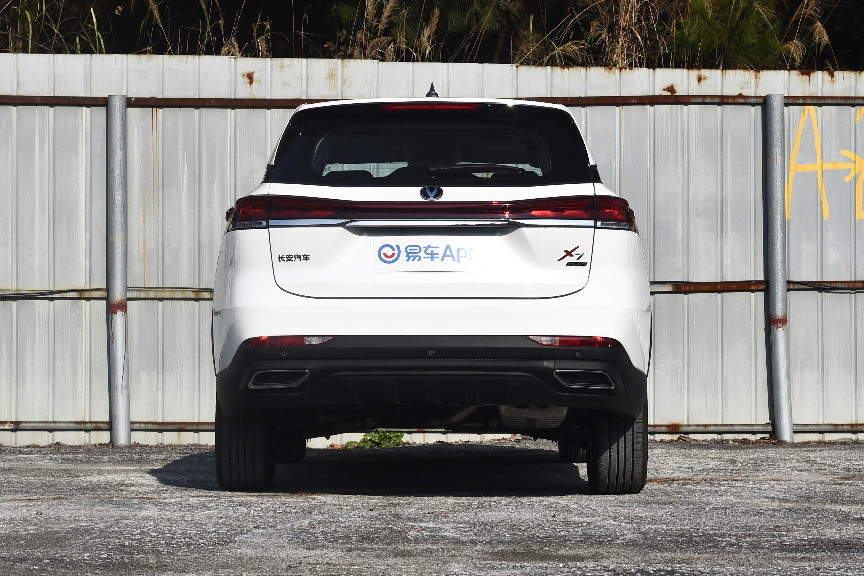 【长安X7 PLUS1.5T 手动舒享型 5座正后水平图片-汽车图片大全】-易车