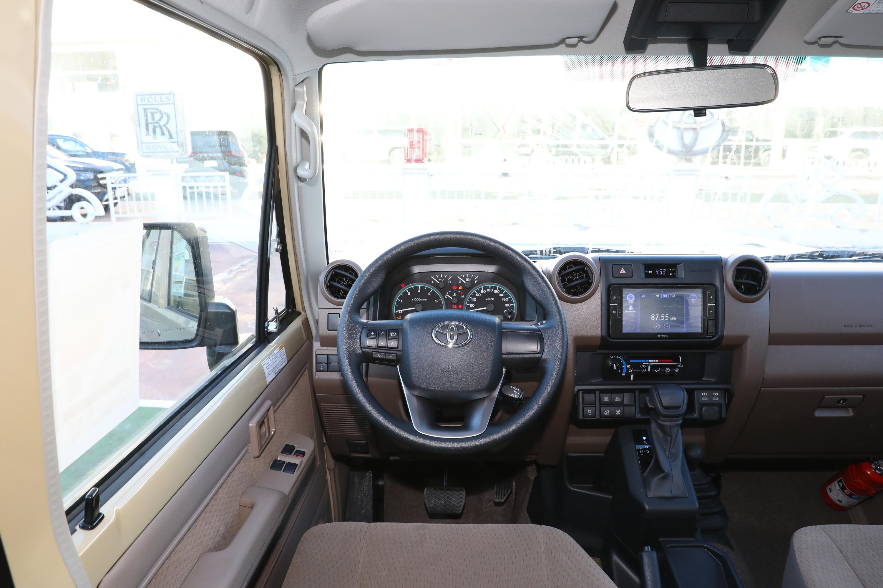 【兰德酷路泽(进口)LC71 2.8L LX驾驶位区域图片-汽车图片大全】-易车