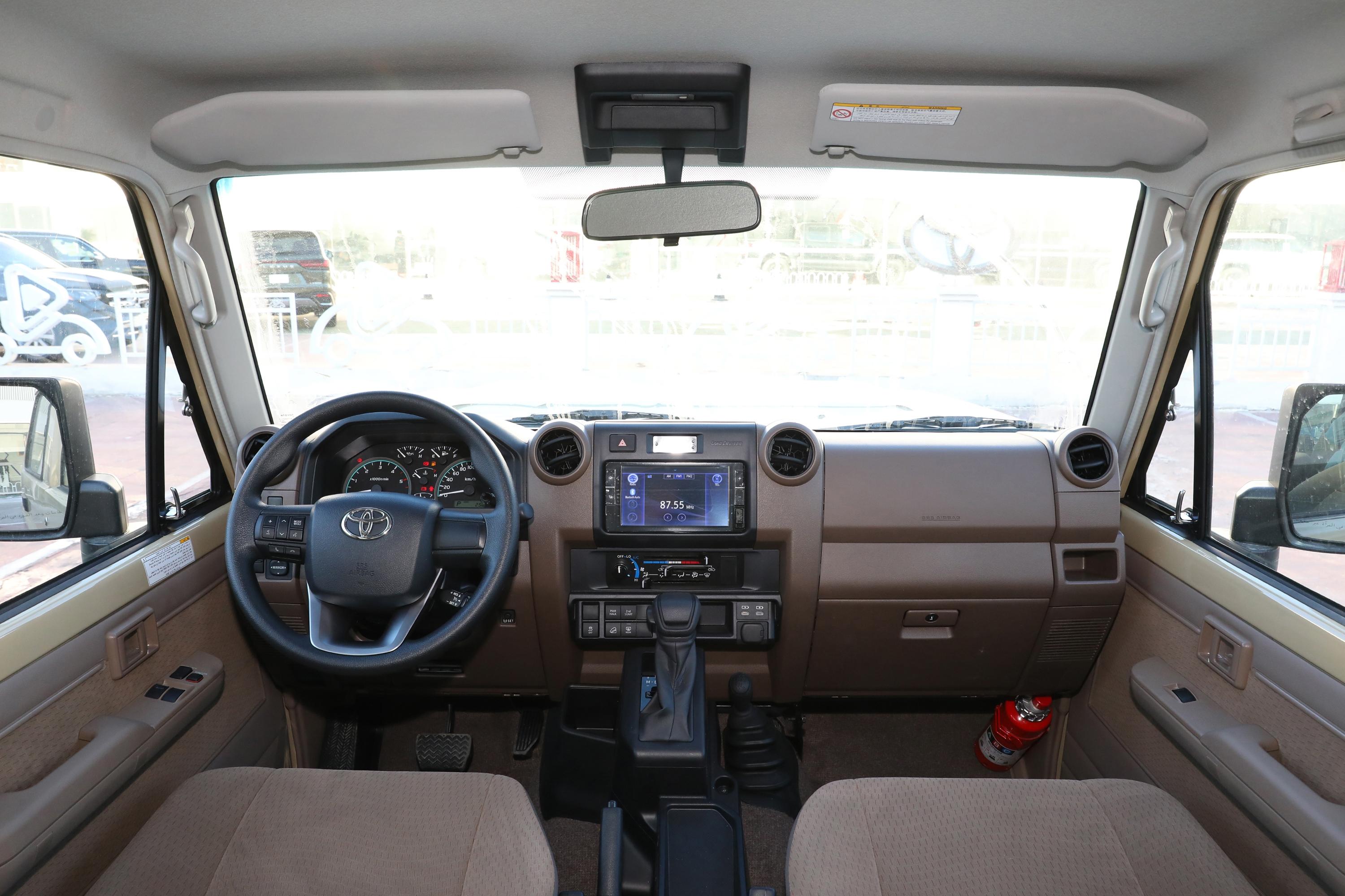 【兰德酷路泽(进口)LC71 2.8L LX内饰全景正拍图片-汽车图片大全】-易车