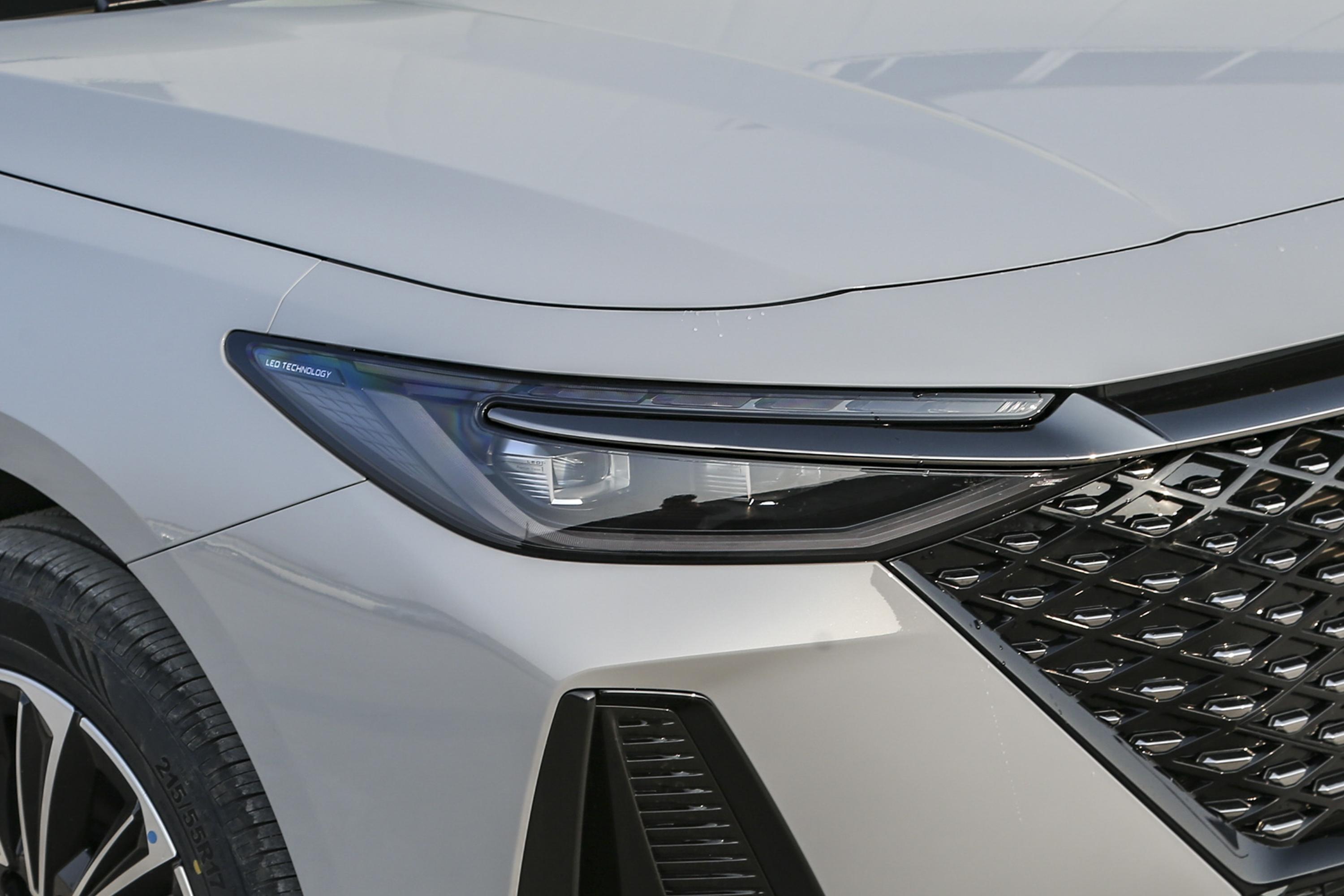 【风云A81.5T 127km 逐风版大灯侧45度俯拍图片-汽车图片大全】-易车