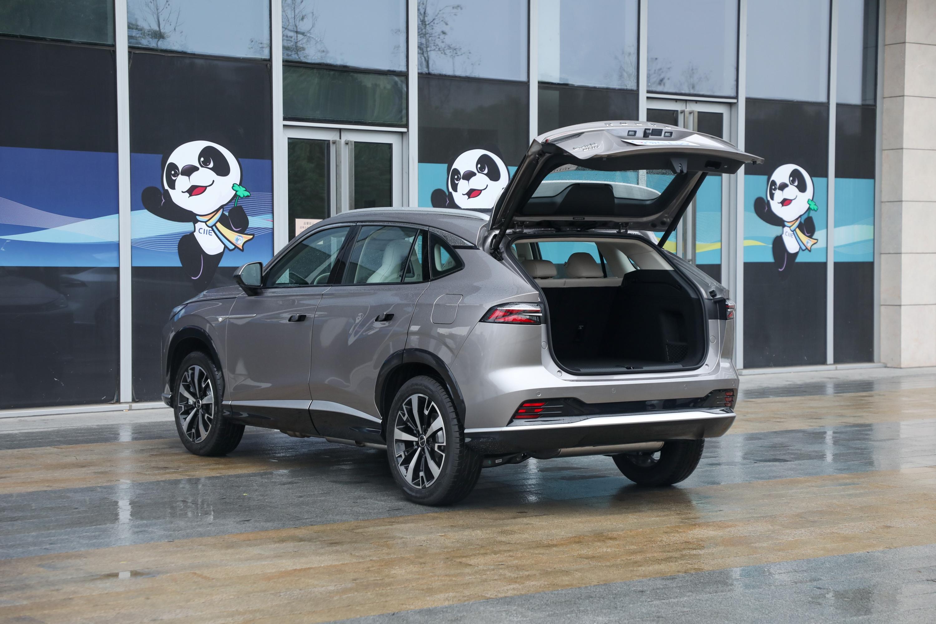 【荣威D5X DMH1.5T 135km 科技版后备厢开启45度侧拍图片-汽车图片大全】-易车