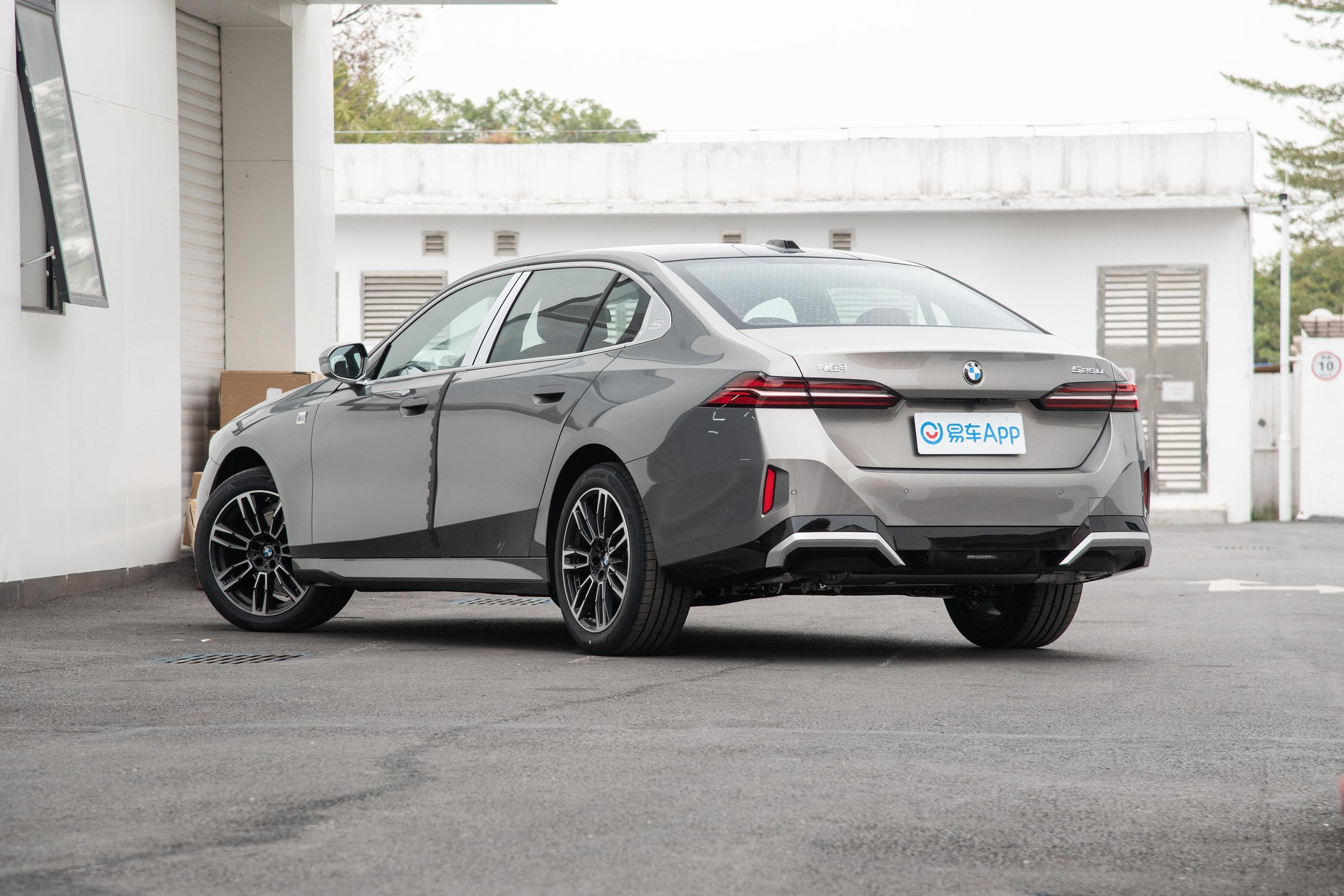 【宝马5系525Li M运动套装侧后45度车头向左水平图片-汽车图片大全】-易车