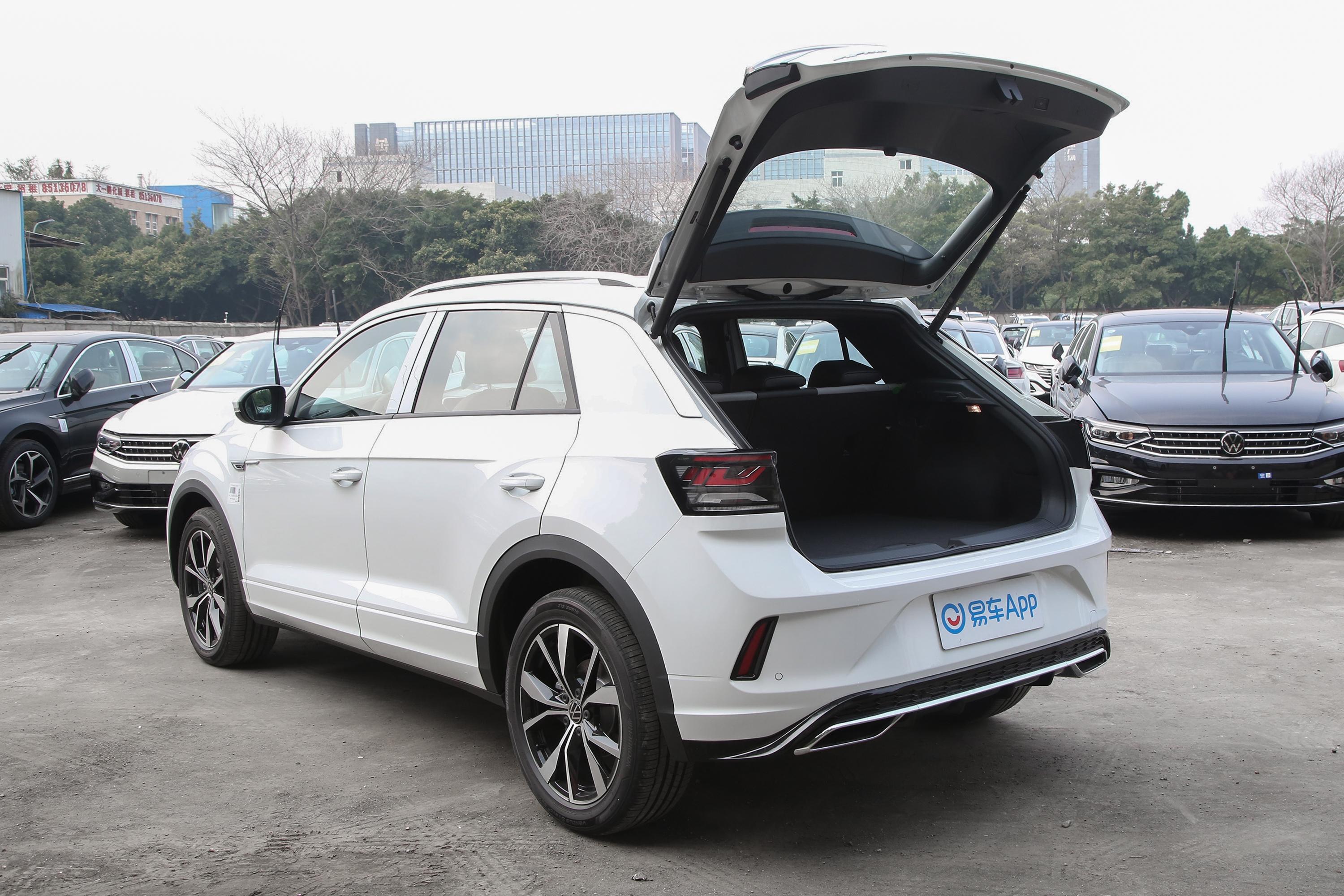 【探歌300TSI 辰光版后备厢开启45度侧拍图片-汽车图片大全】-易车