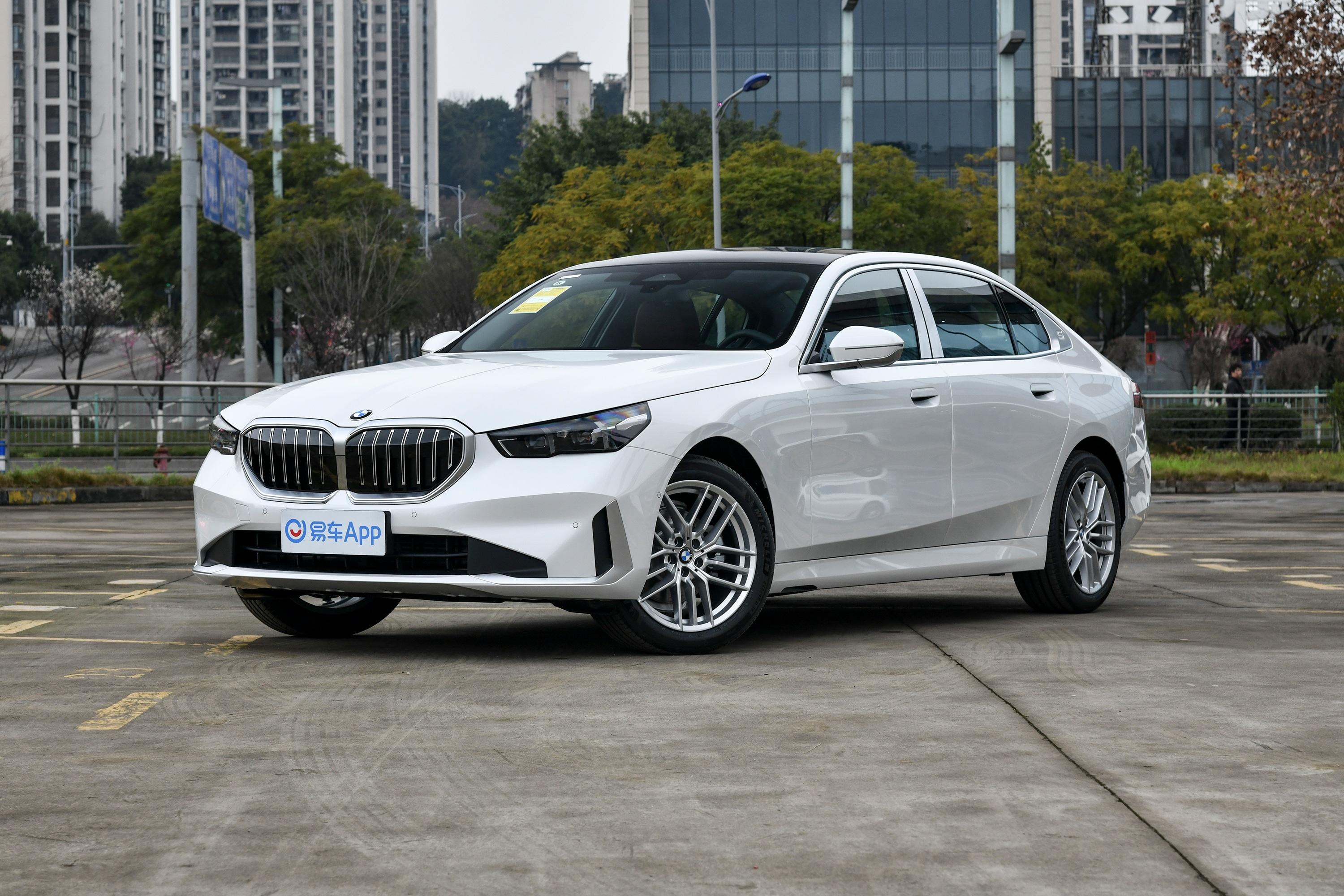 【宝马5系525Li 豪华套装侧前45度车头向左水平图片-汽车图片大全】-易车