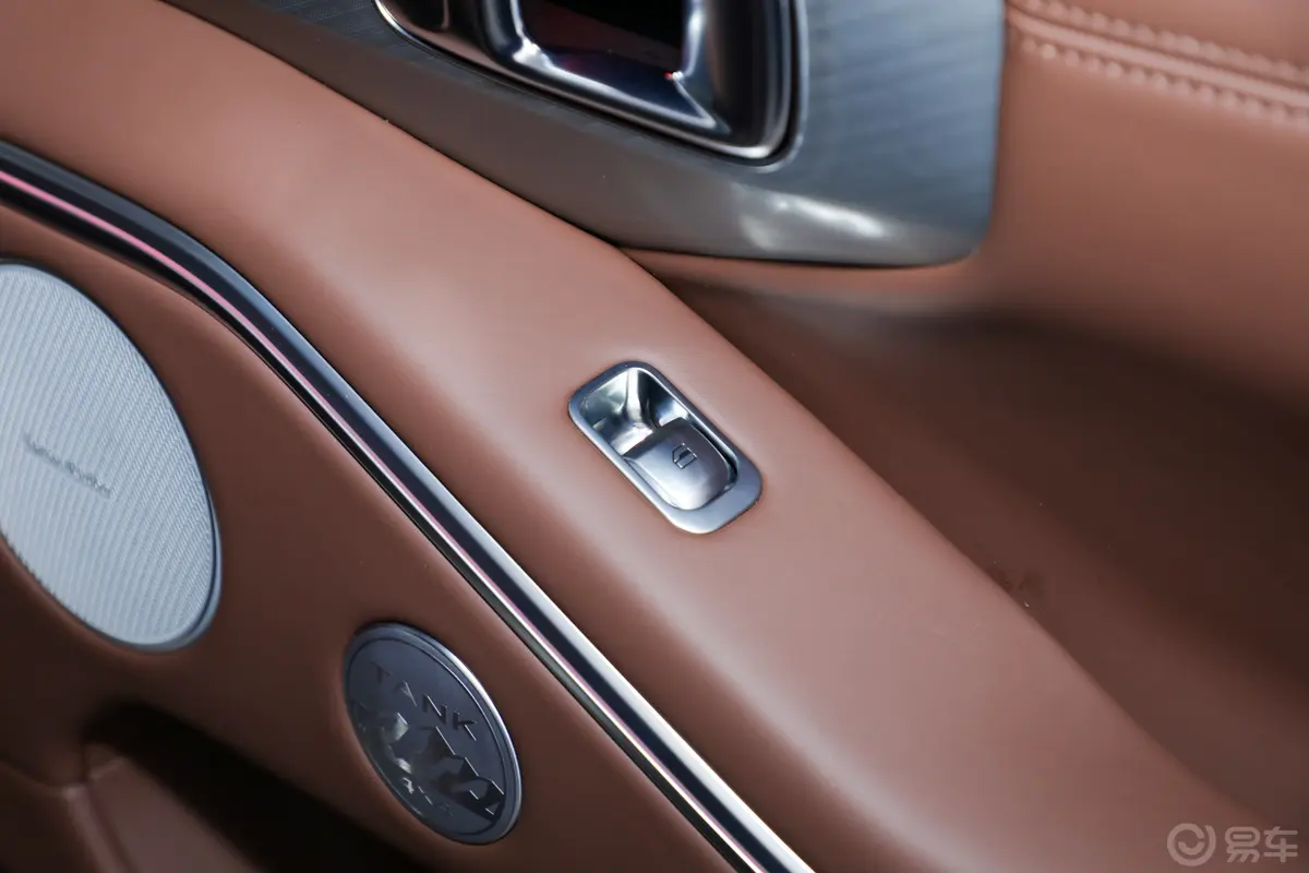 【坦克700新能源3.0T Hi4-T 极境版副驾驶位图片-汽车图片大全】-易车