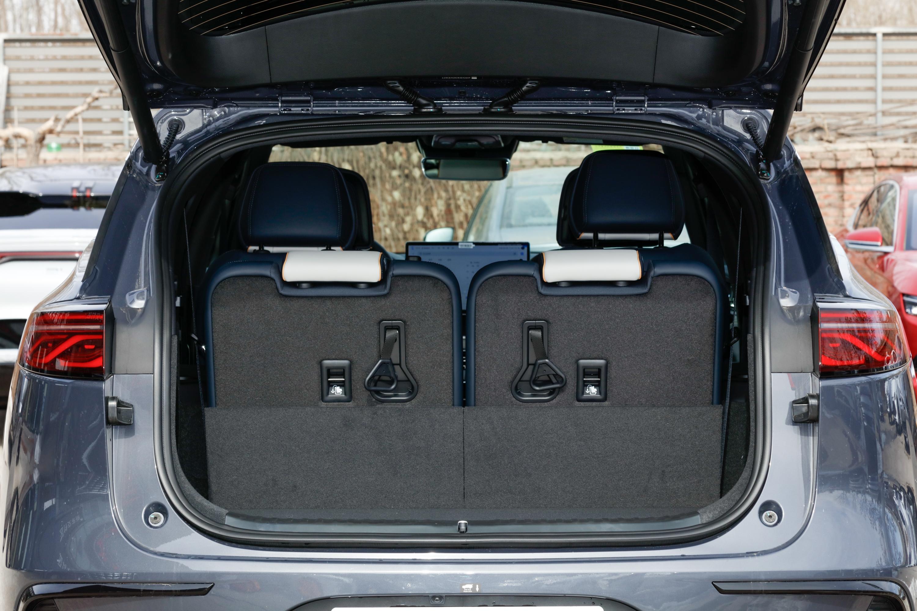 【唐新能源EV 冠军版 730km 前驱尊享型 6座后备厢空间特写图片-汽车图片大全】-易车