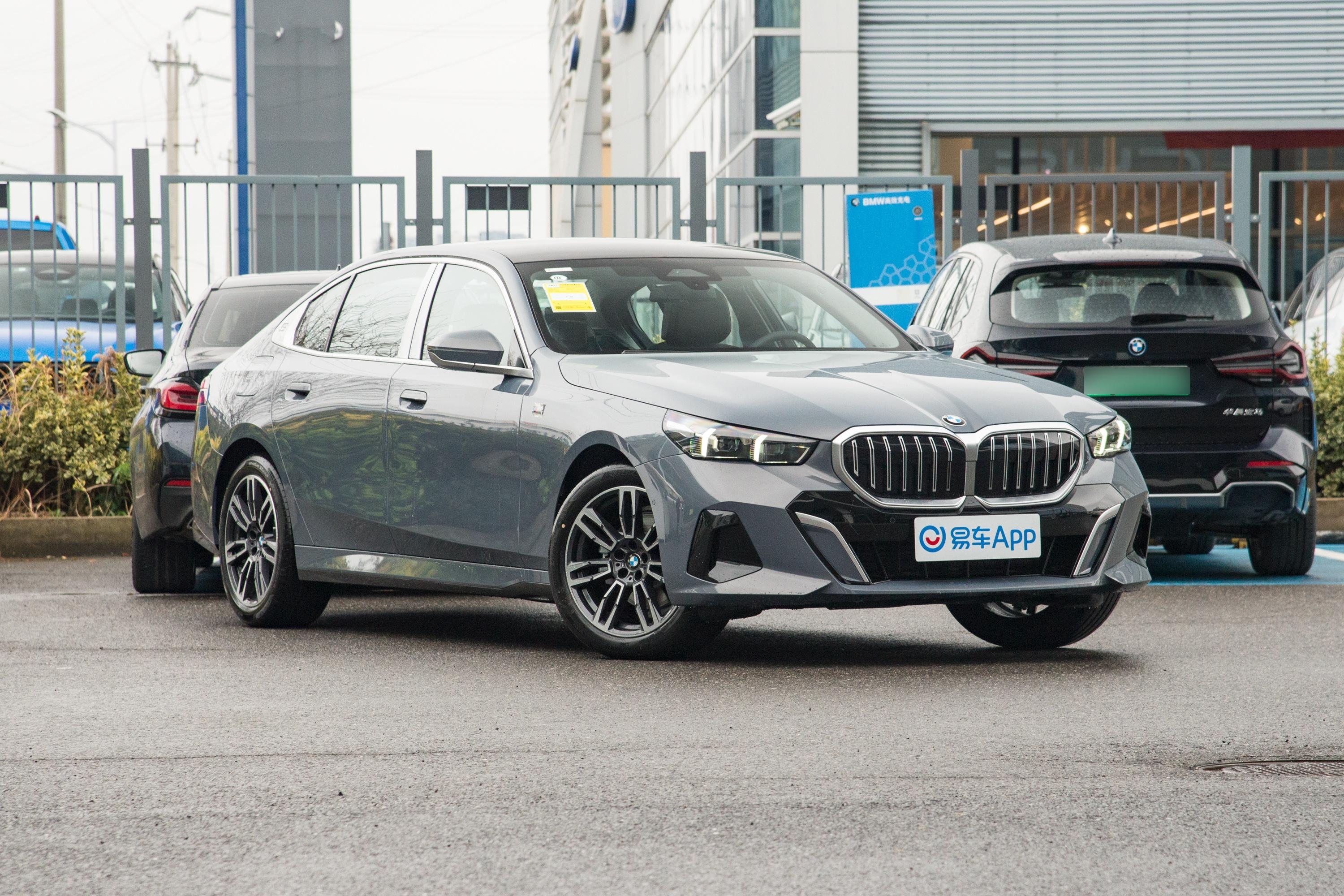 【宝马5系525Li M运动套装侧前45度车头向右水平图片-汽车图片大全】-易车