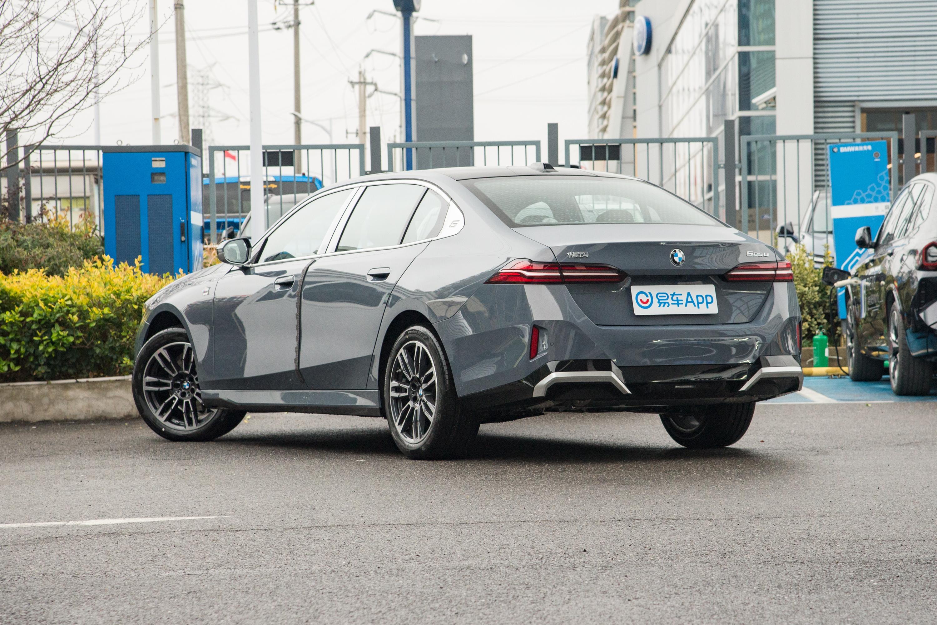 【宝马5系525Li M运动套装侧后45度车头向左水平图片-汽车图片大全】-易车