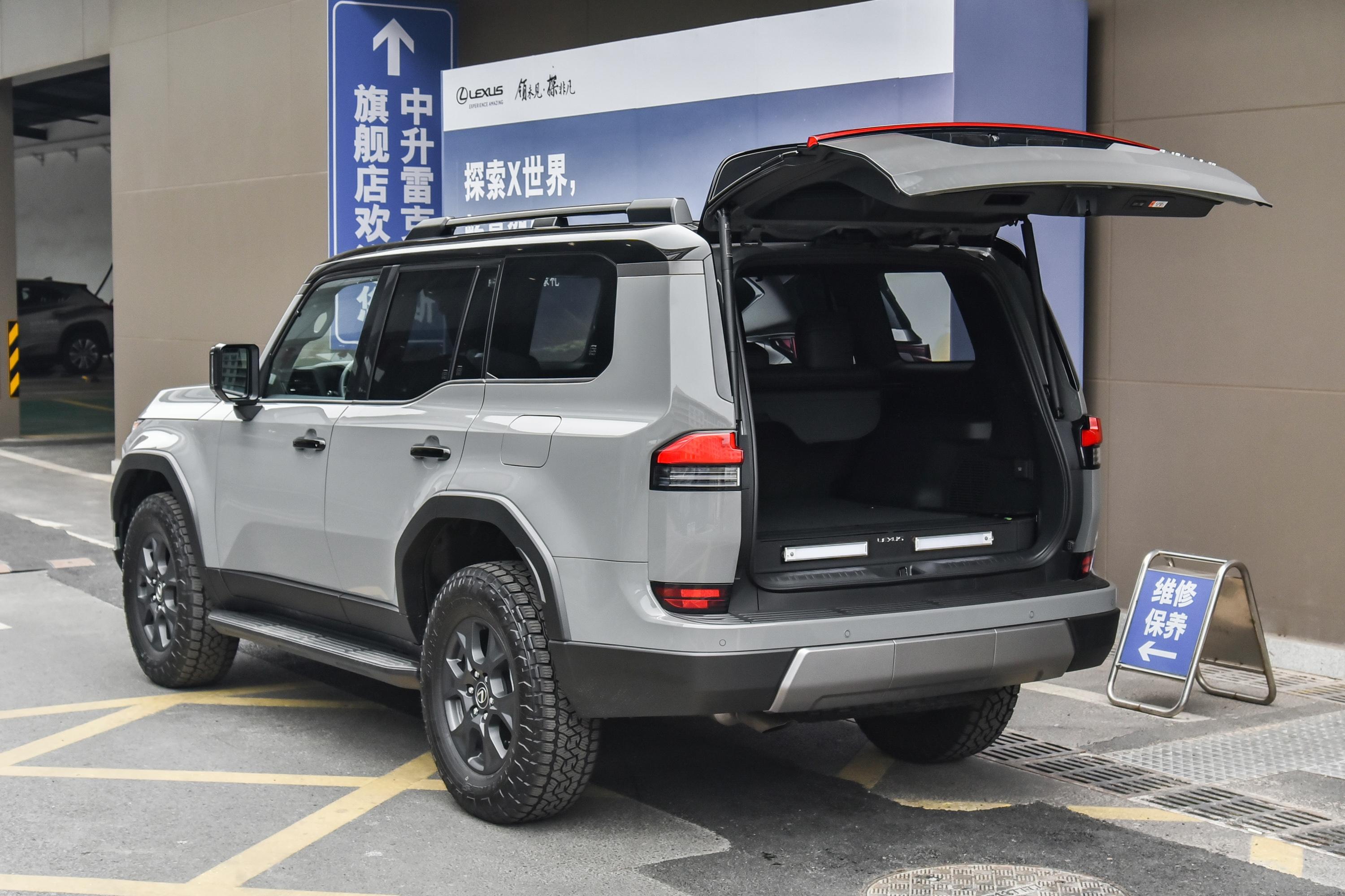 【雷克萨斯GX550h OVERTRAIL远峰版 5座后备厢开启45度侧拍图片-汽车图片大全】-易车