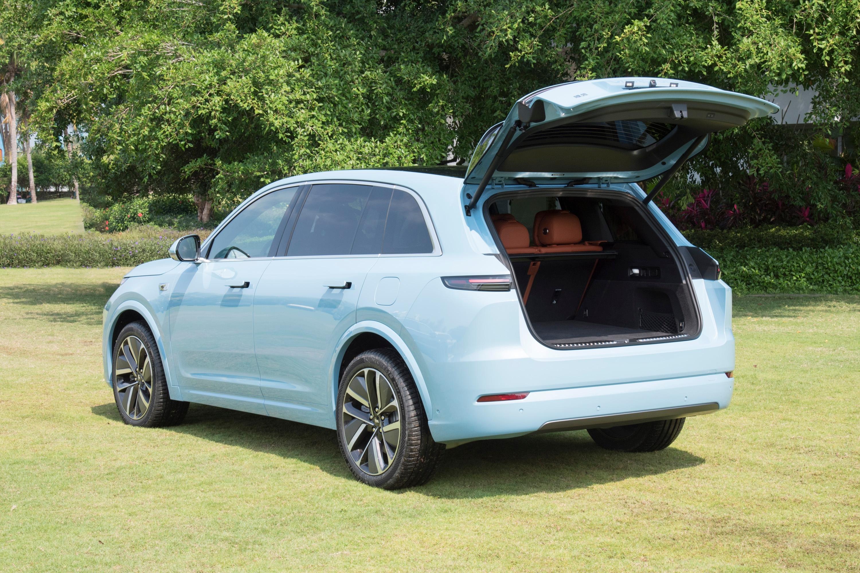 【理想L7L7 Max版后备厢开启45度侧拍图片-汽车图片大全】-易车