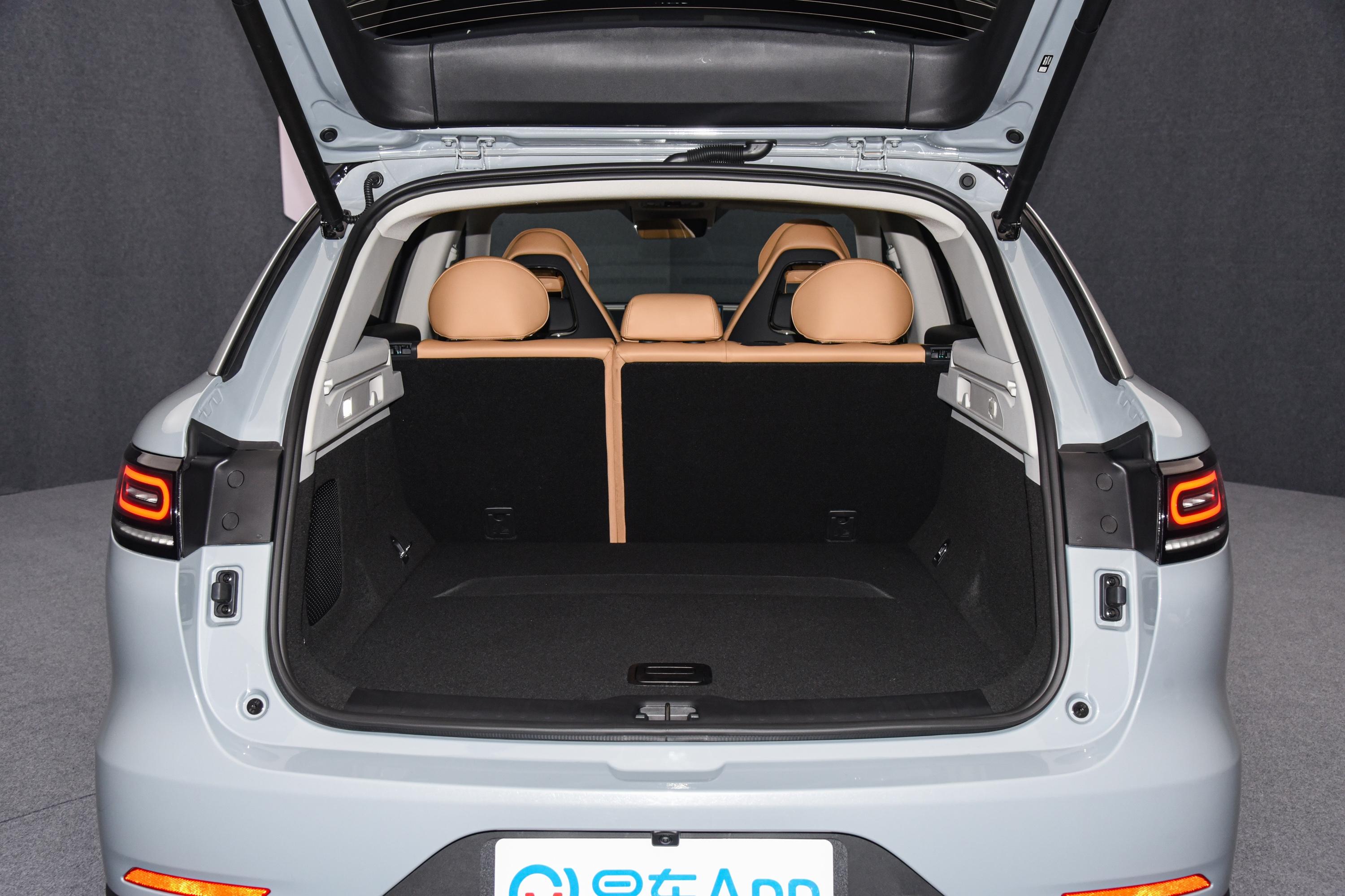 【零跑C11 增程版300km 300尊享版后备厢空间特写图片-汽车图片大全】-易车