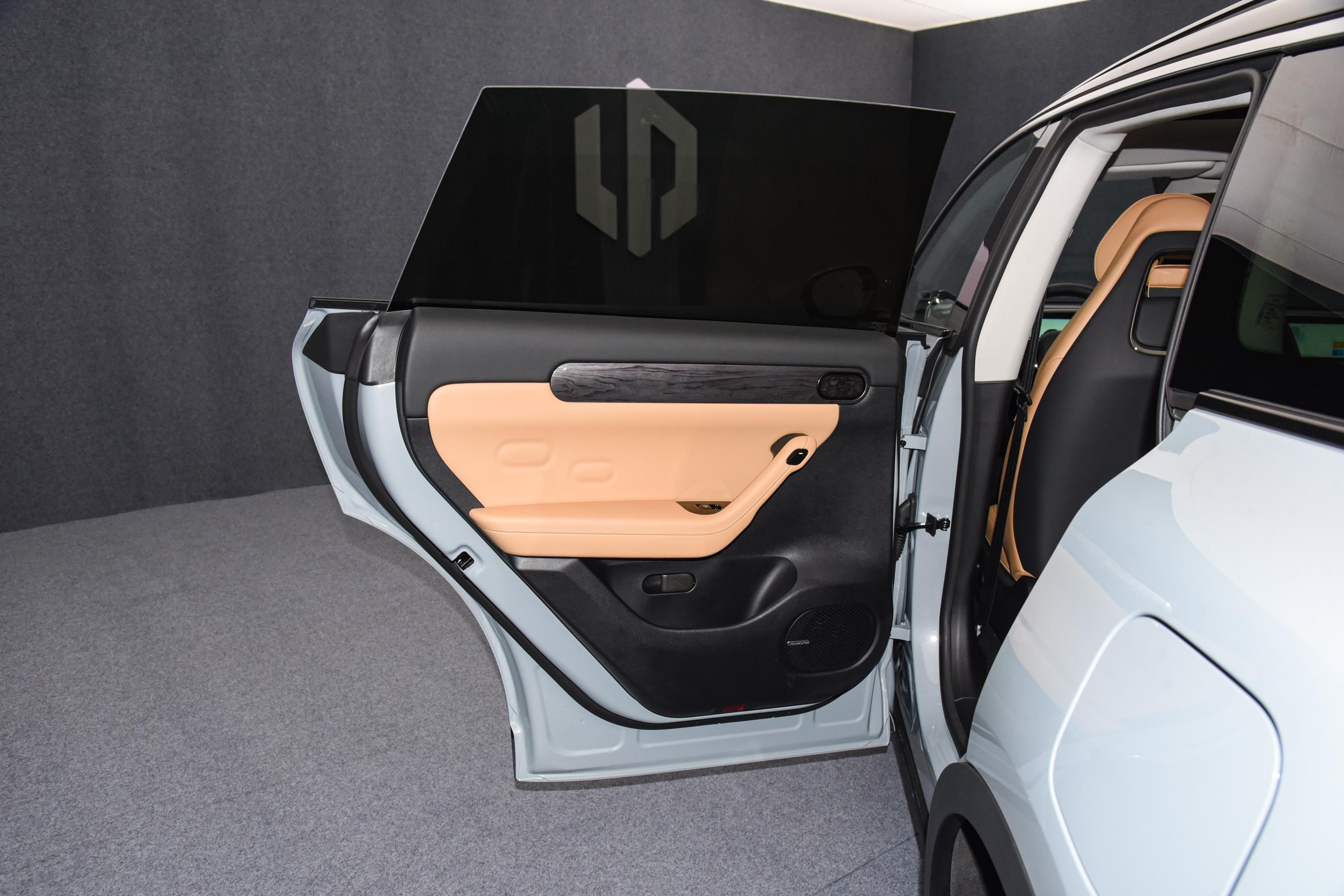 【零跑C11 增程版300km 300尊享版驾驶员侧后车门图片-汽车图片大全】-易车