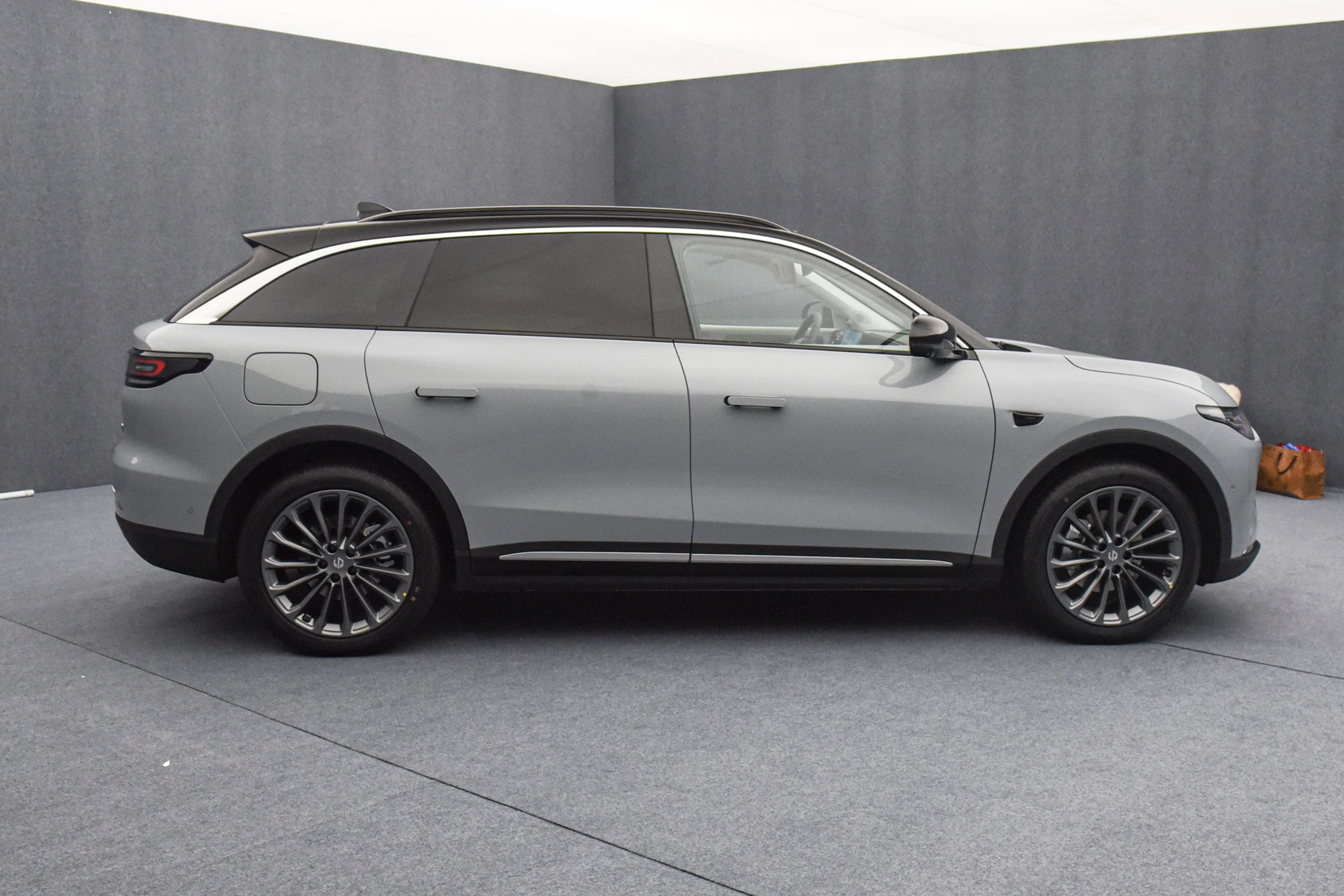 【零跑C11纯电版 580km 580后驱尊享版正侧车头向右水平图片-汽车图片大全】-易车