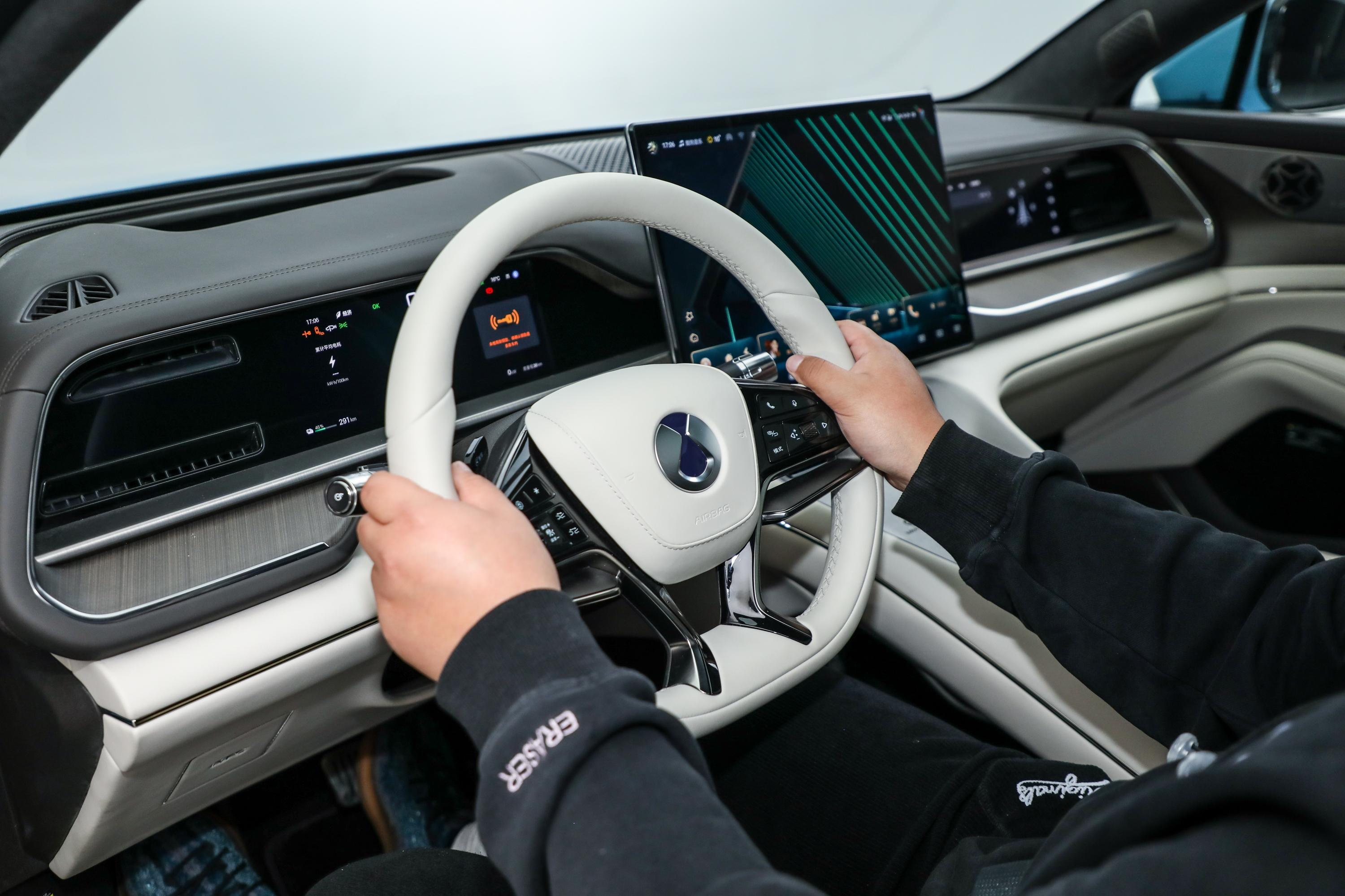 【腾势N7630km 四驱智驾Ultra版主驾驶位图片-汽车图片大全】-易车