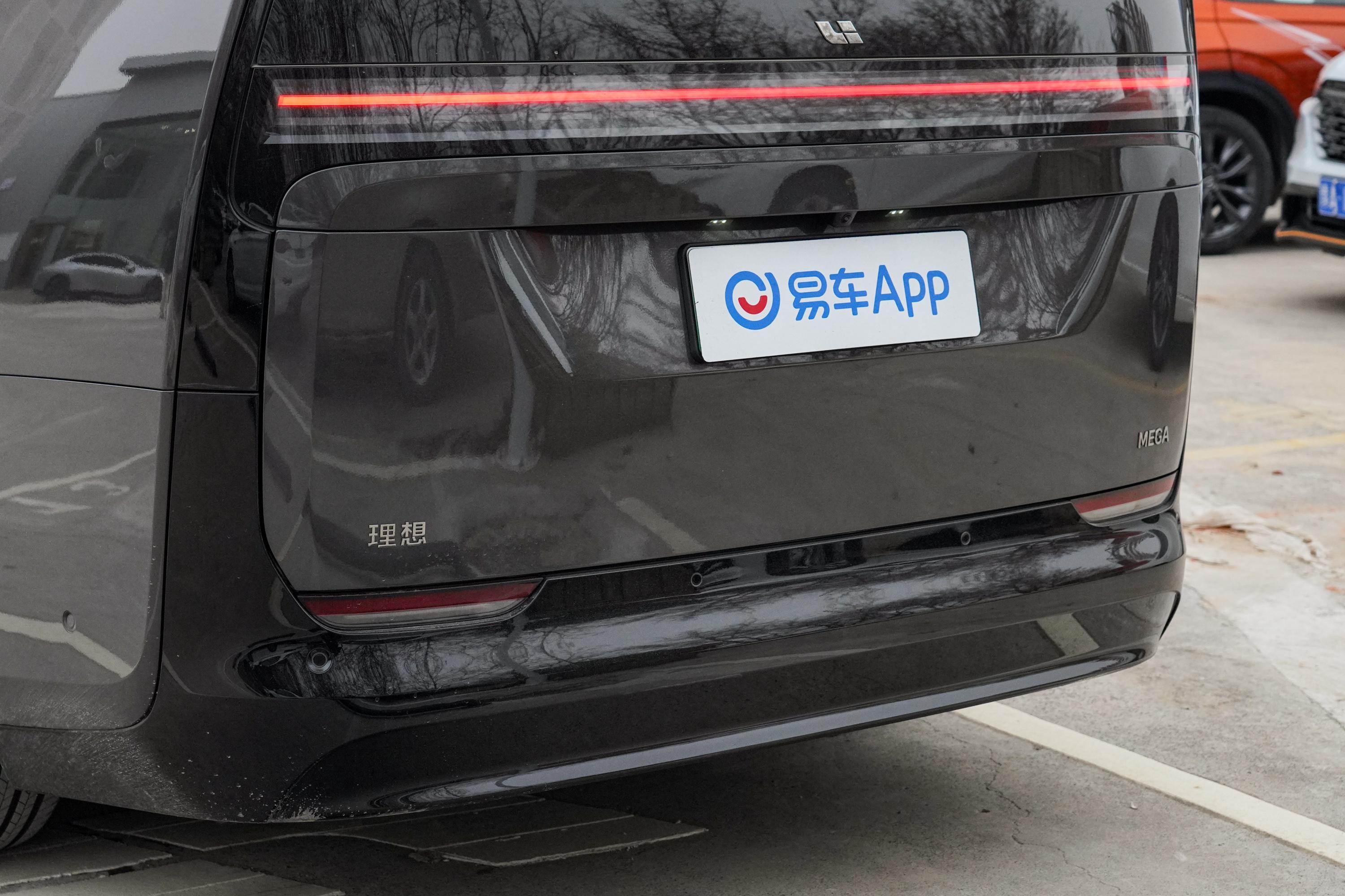 【理想MEGA710km Ultra车尾特写图片-汽车图片大全】-易车