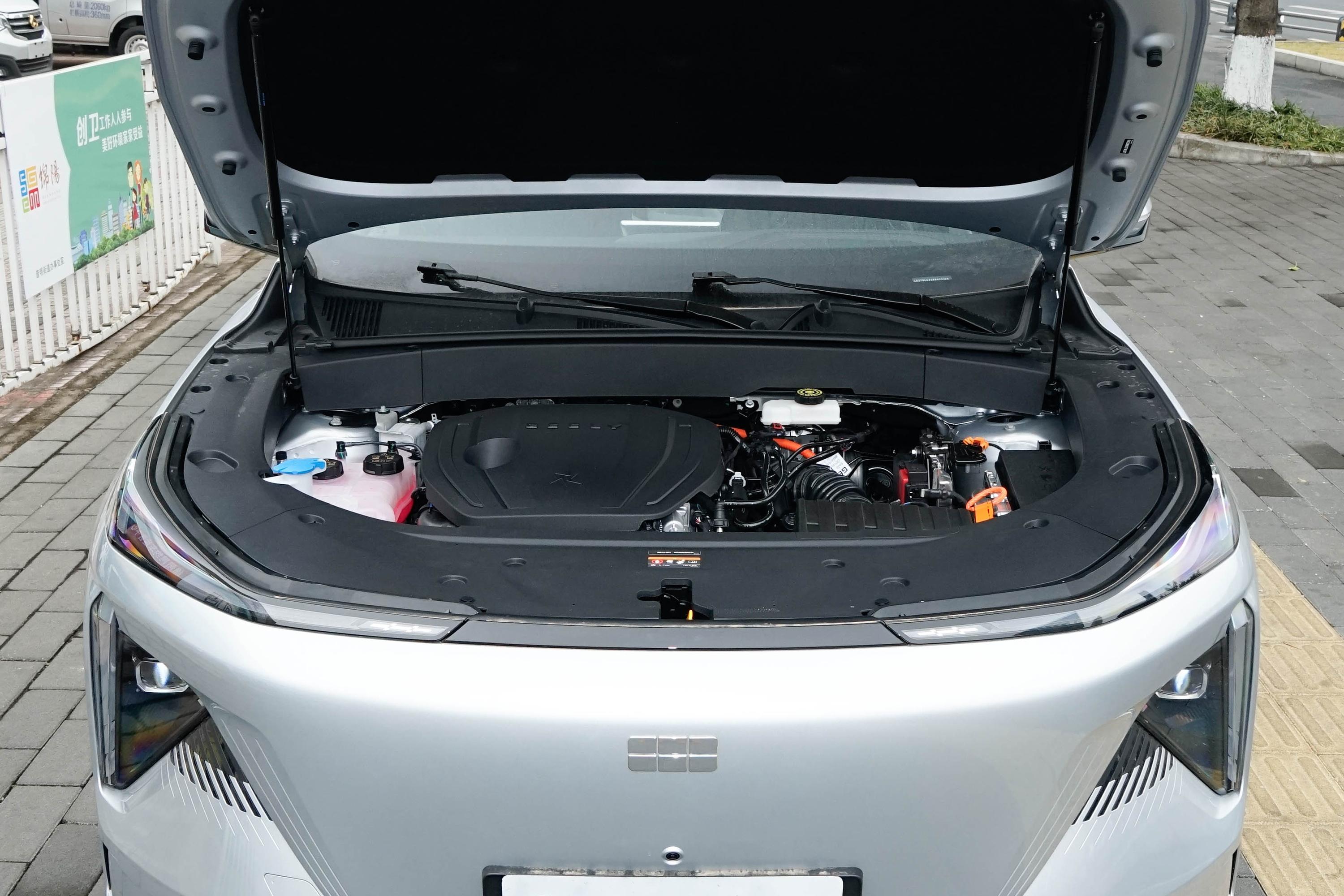 【银河L7龙腾版 1.5T 115km MAX前舱整体图片-汽车图片大全】-易车