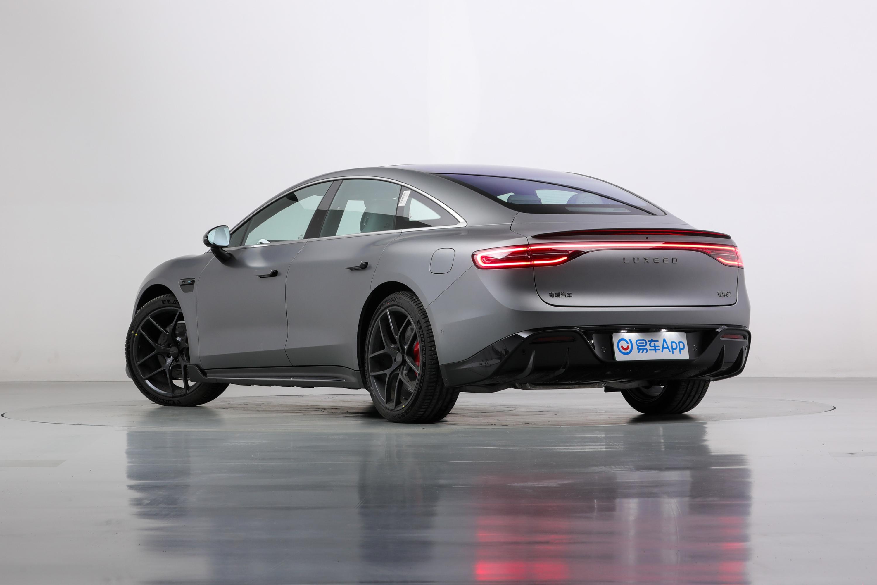 【智界S7630km 四驱Max RS侧后45度车头向左水平图片-汽车图片大全】-易车