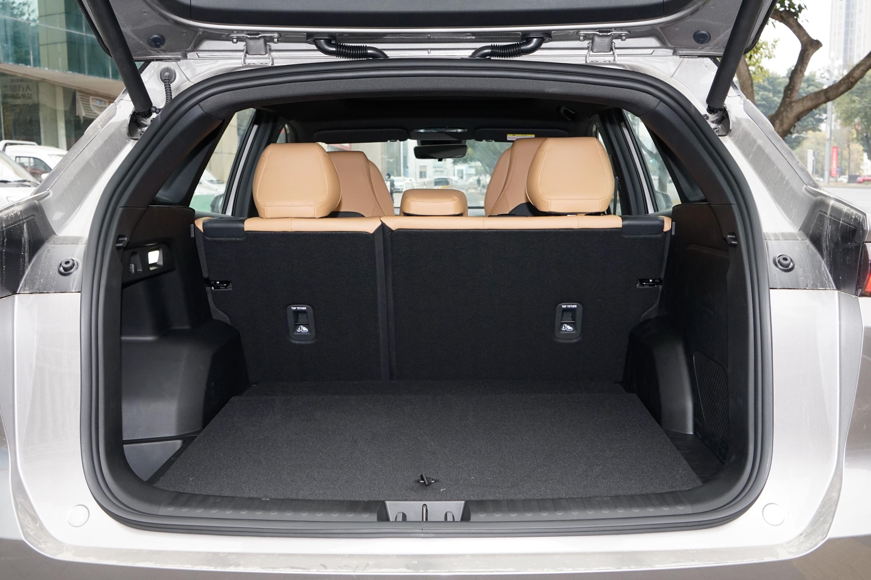 【银河L7龙腾版 1.5T 115km 星舰后备厢空间特写图片-汽车图片大全】-易车