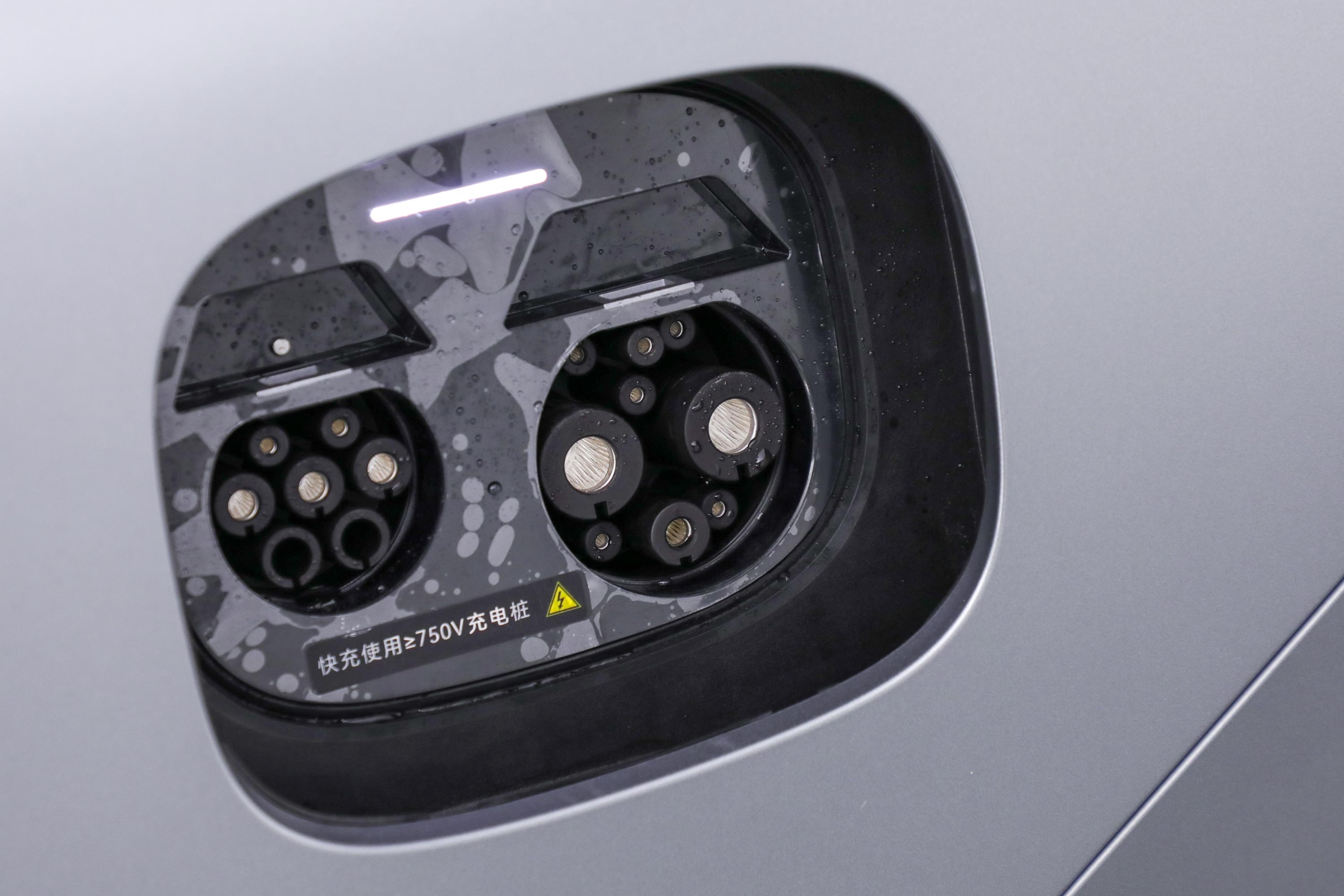 【智界S7630km 四驱Max RS快充充电口图片-汽车图片大全】-易车