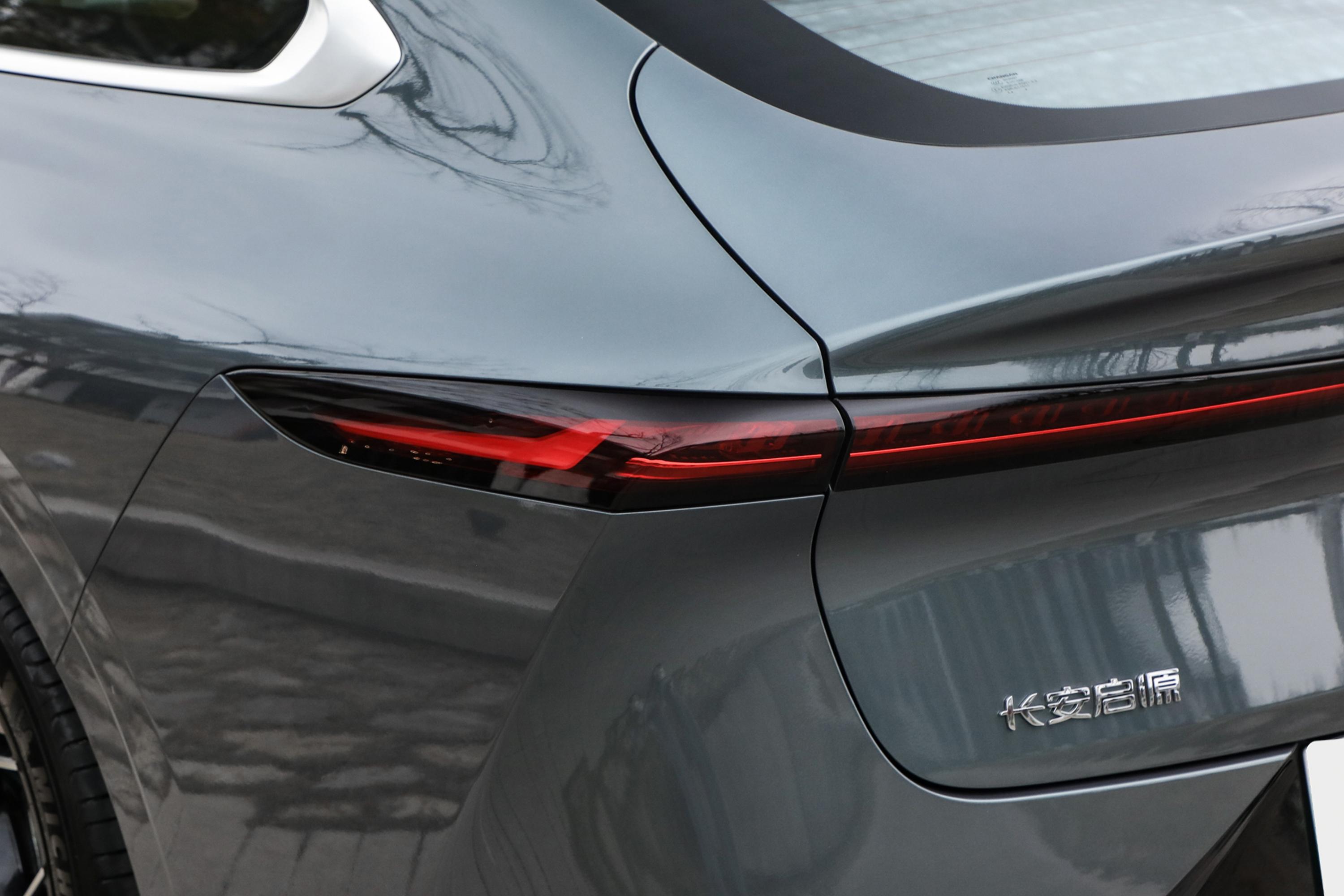 【长安启源A07纯电 真香版 710km 旗舰版尾灯侧45度俯拍图片-汽车图片大全】-易车