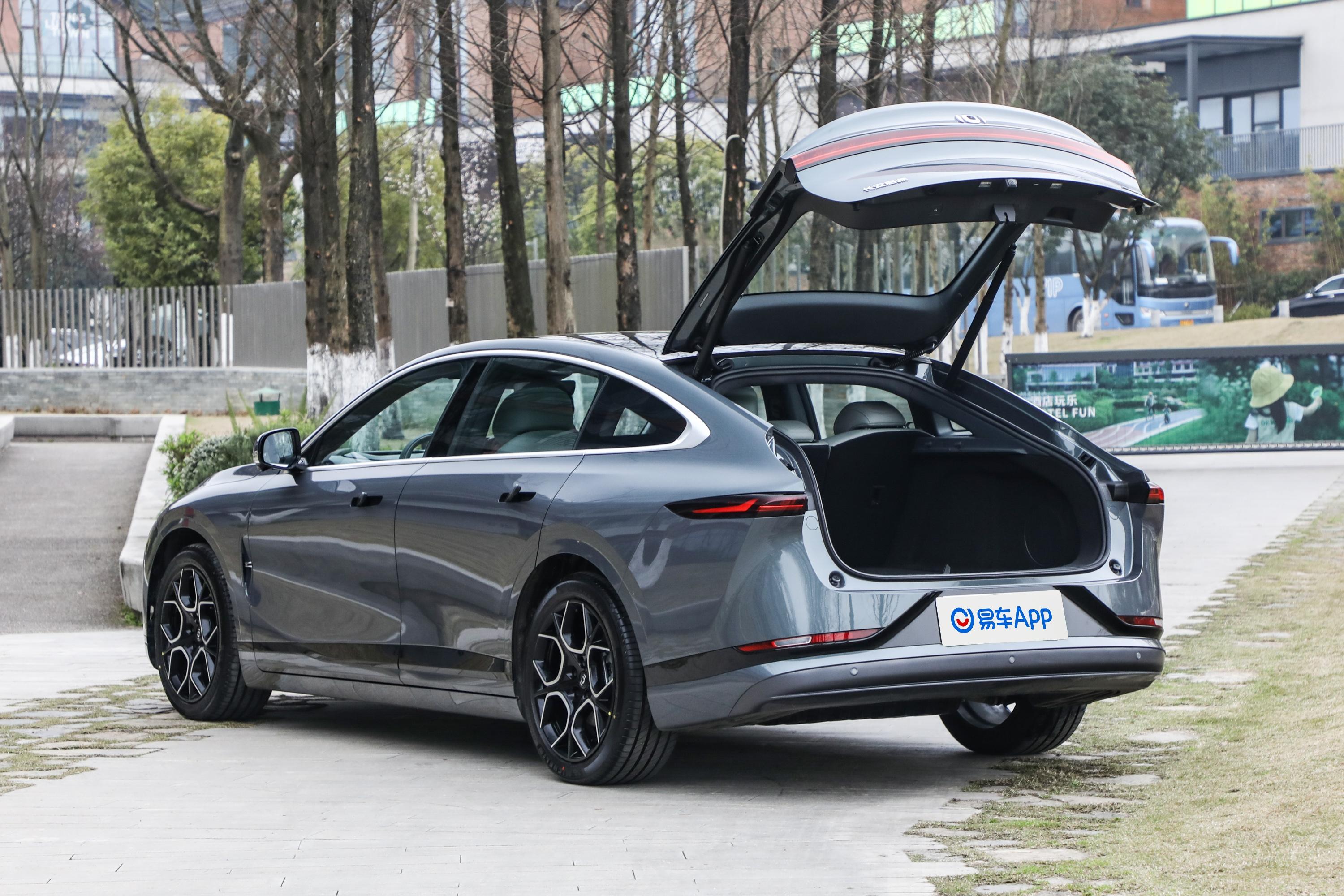 【长安启源A07纯电 真香版 710km 旗舰版后备厢开启45度侧拍图片-汽车图片大全】-易车