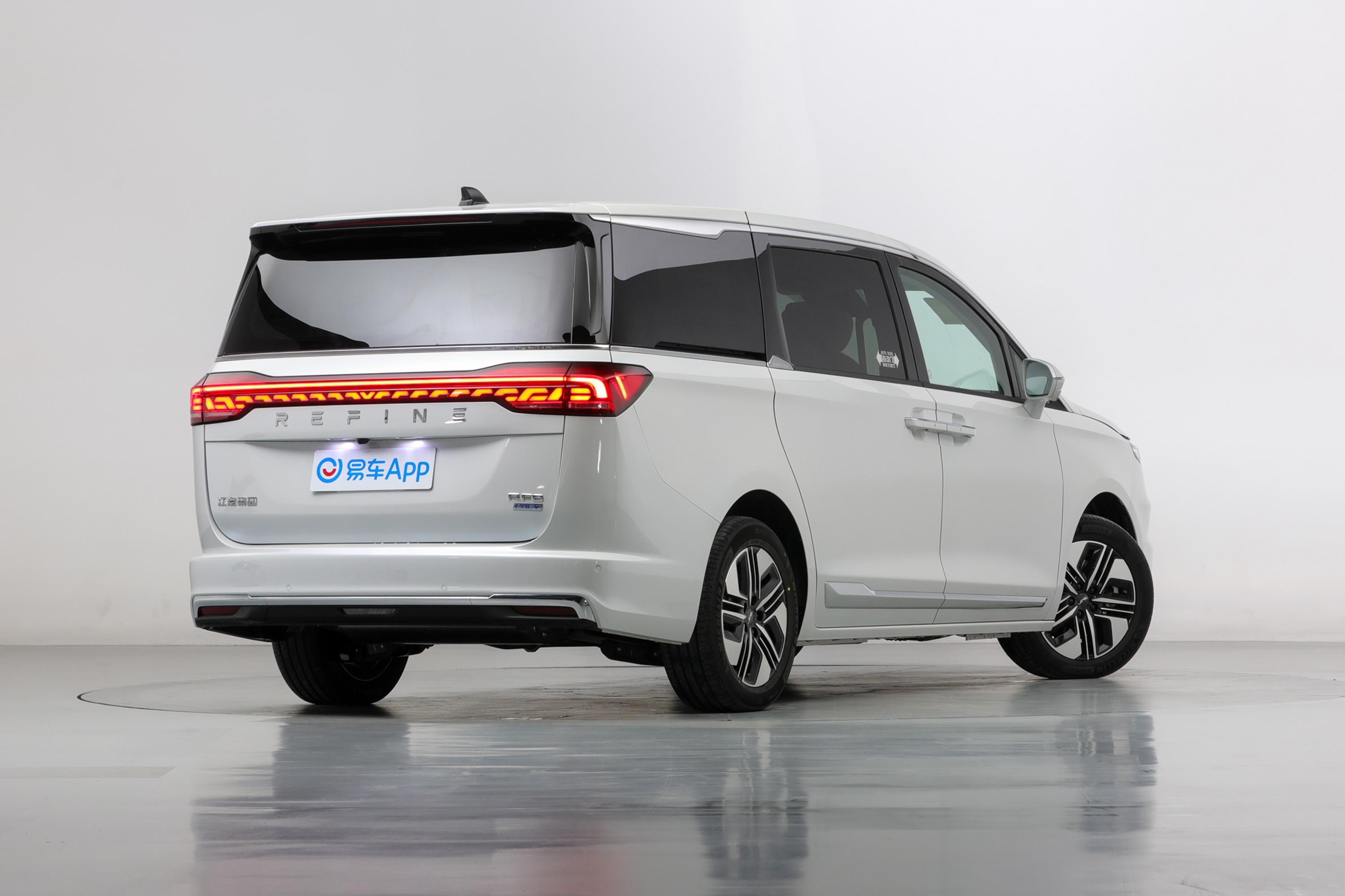 【瑞风RF8 PHEV智聆版 1.5T 150km 旗舰型侧后45度车头向右水平图片-汽车图片大全】-易车