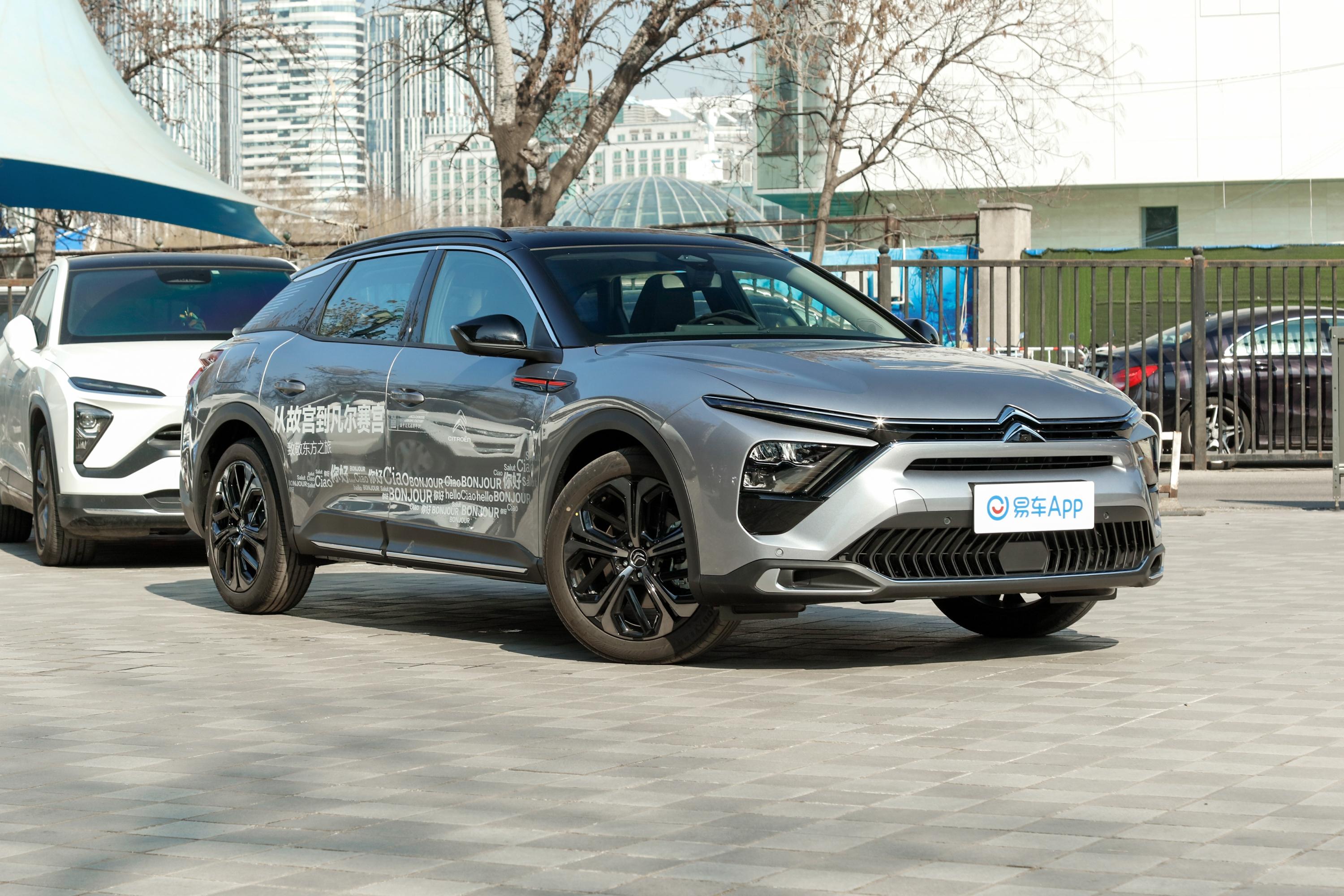 【凡尔赛C5 X1.6T 旅不凡侧前45度车头向右水平图片-汽车图片大全】-易车