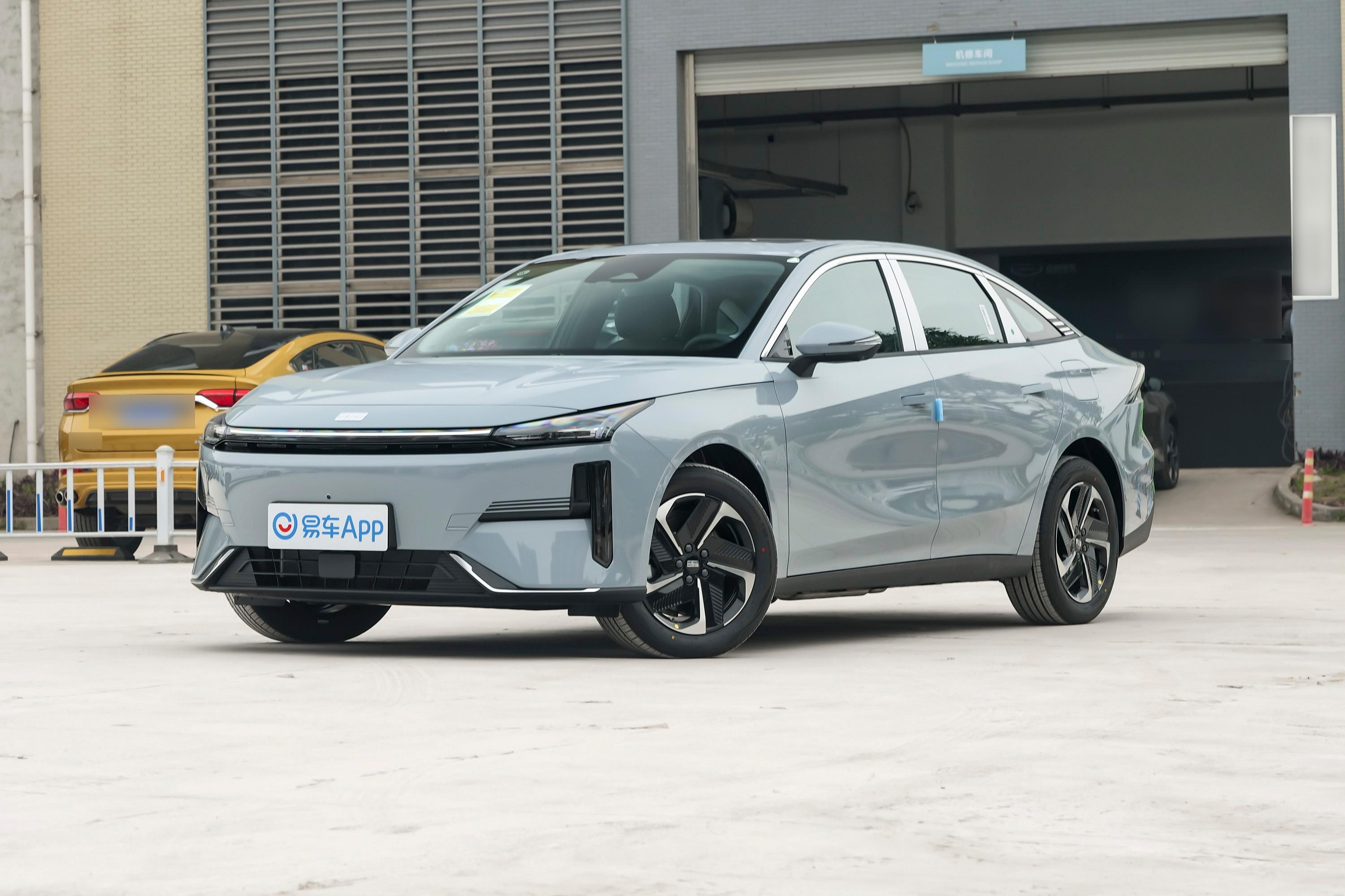 【银河L6龙腾版 1.5T 125km PLUS侧前45度车头向左水平图片-汽车图片大全】-易车