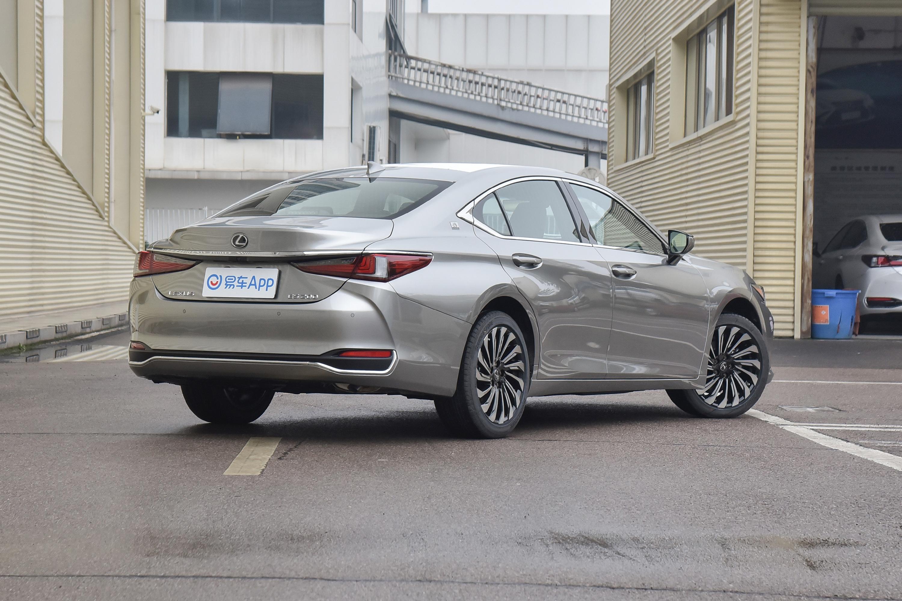 【雷克萨斯ES200 特别限定版侧后45度车头向右水平图片-汽车图片大全】-易车